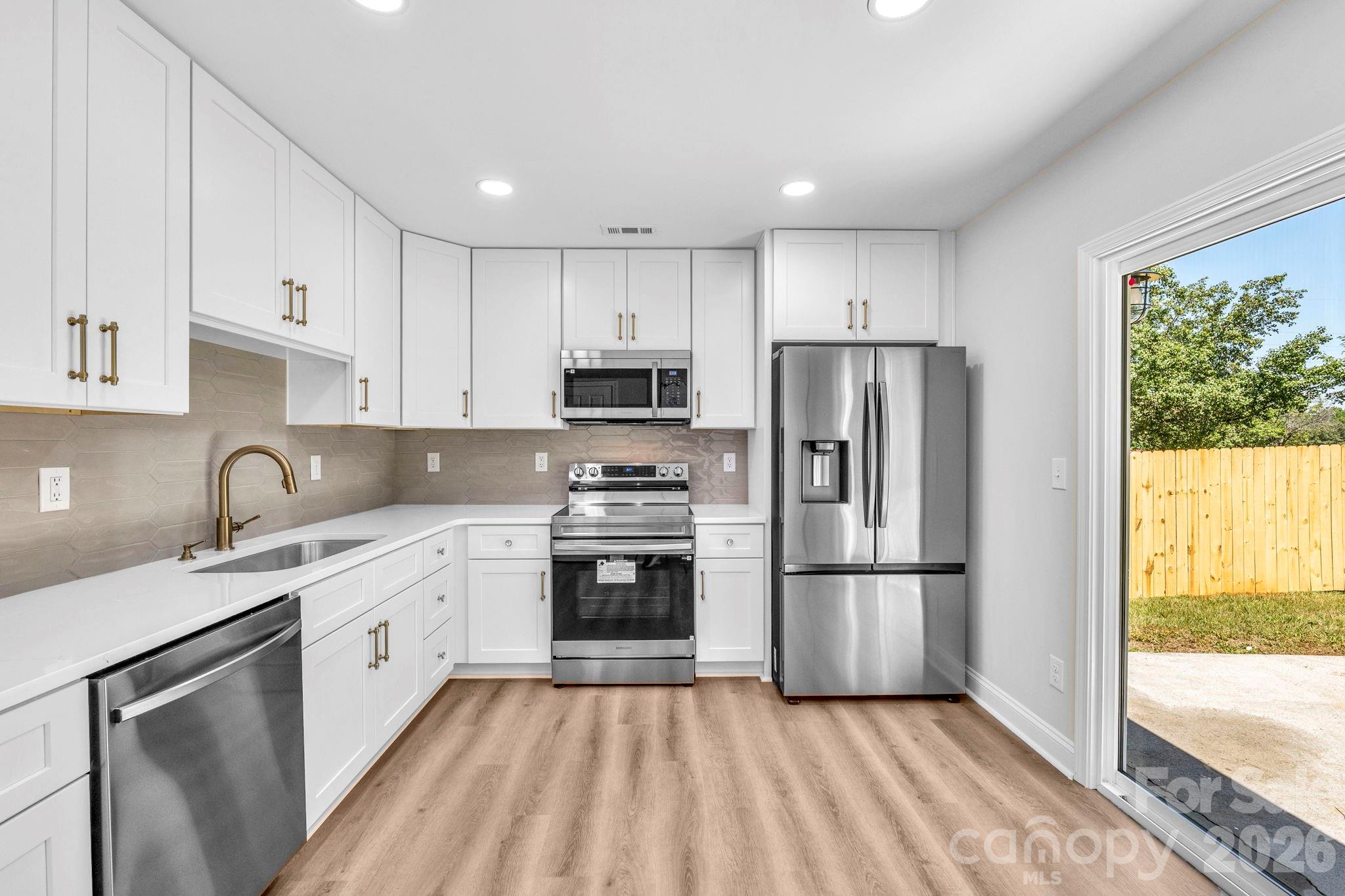 1426 Fontana Avenue, Charlotte, NC - photo 16 of 41
