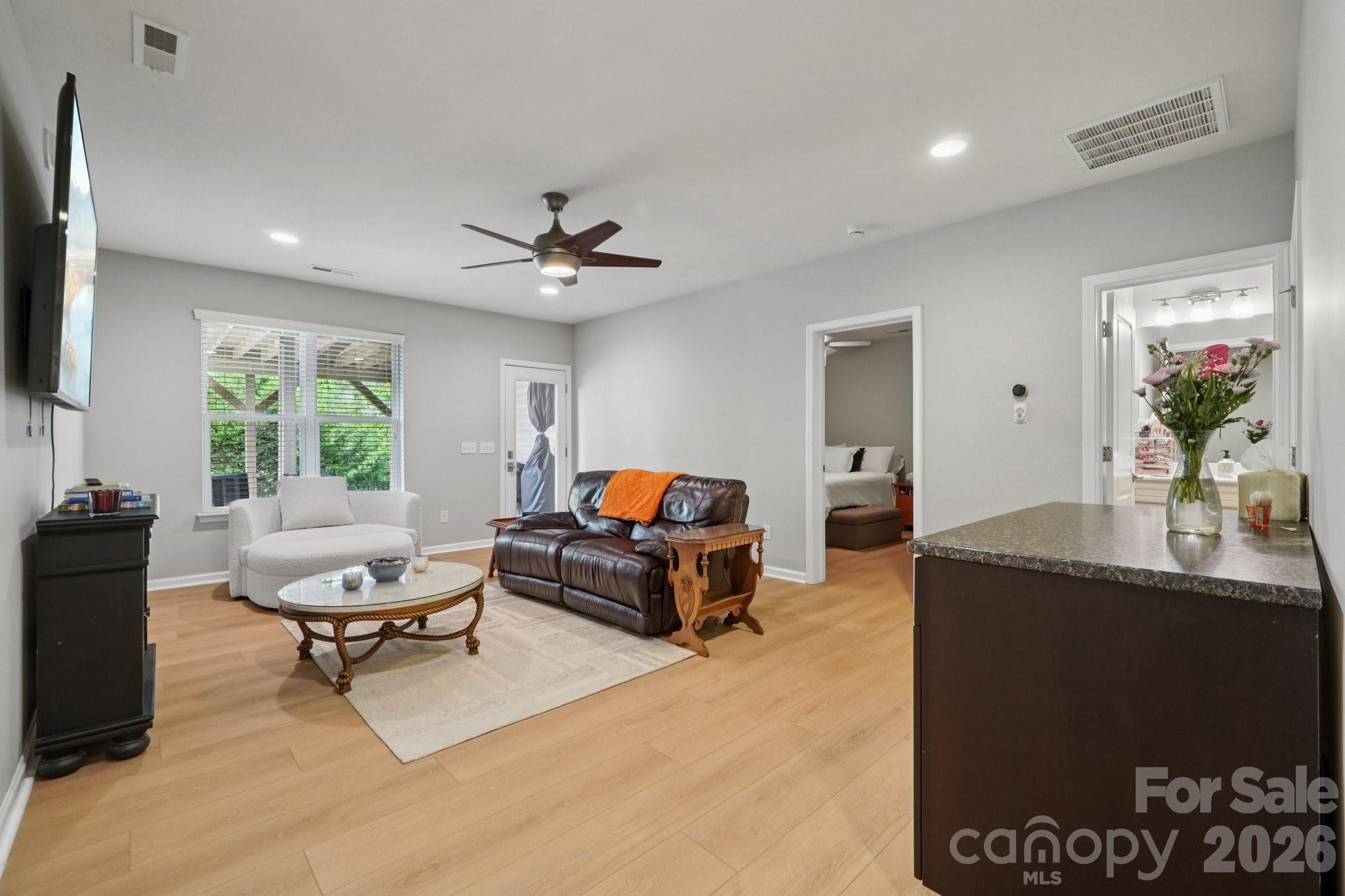 Photo 6 of 4818 Fonthill Lane, Charlotte, NC