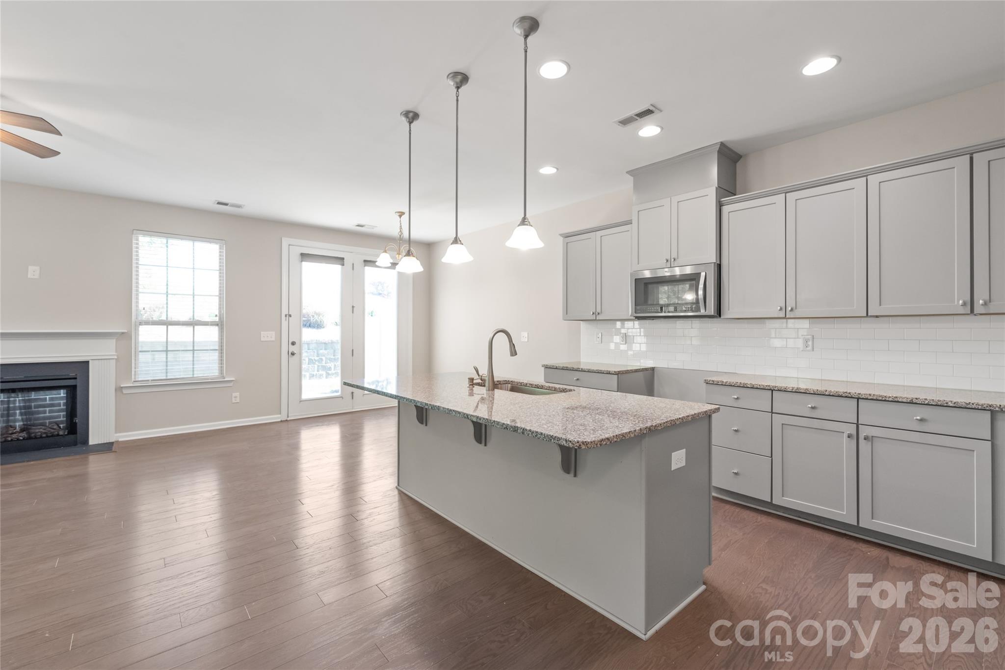 5662 Stonewells Drive, Charlotte, NC - photo 7 of 37