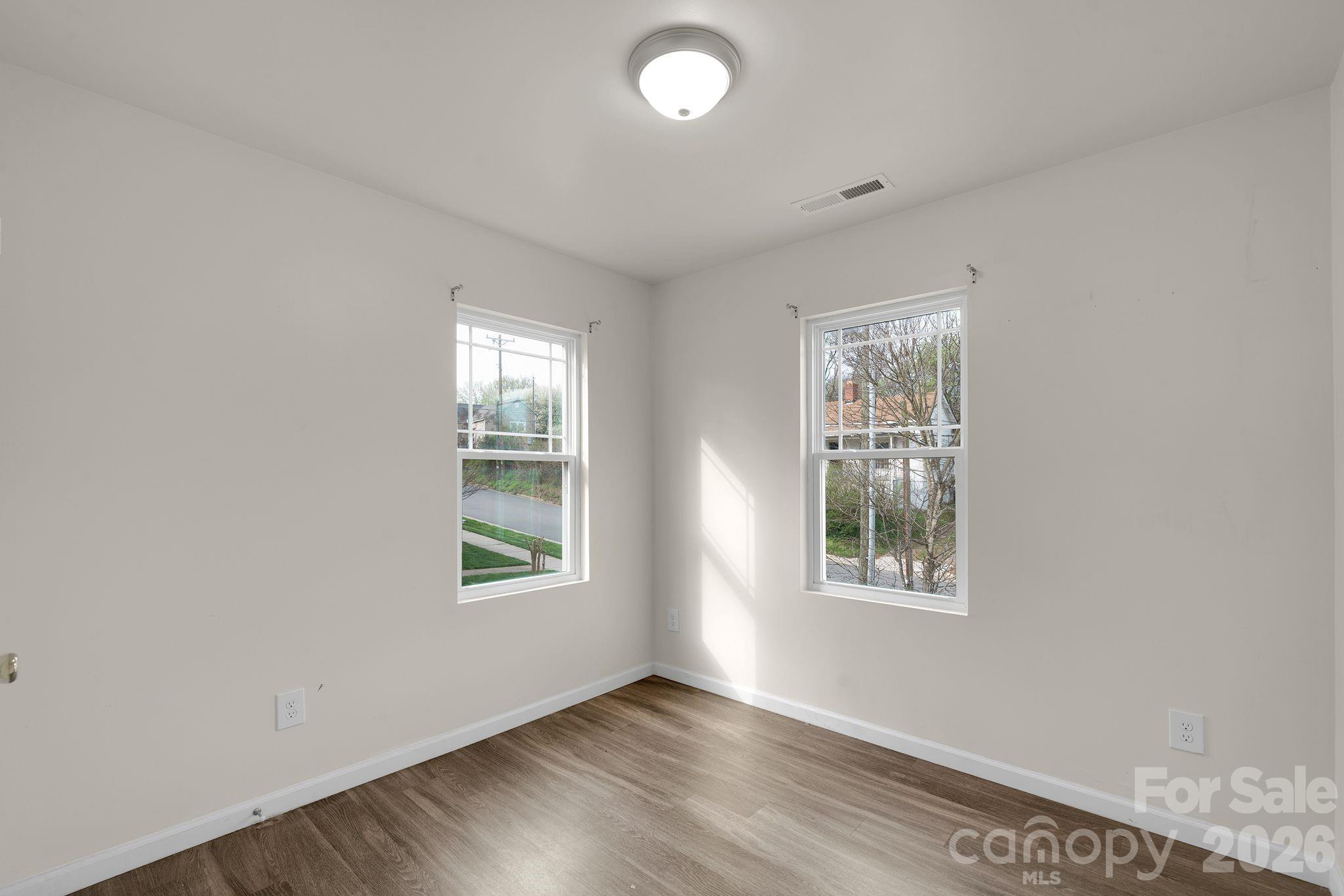 372 E Mills Avenue, Mooresville, NC - photo 10 of 29