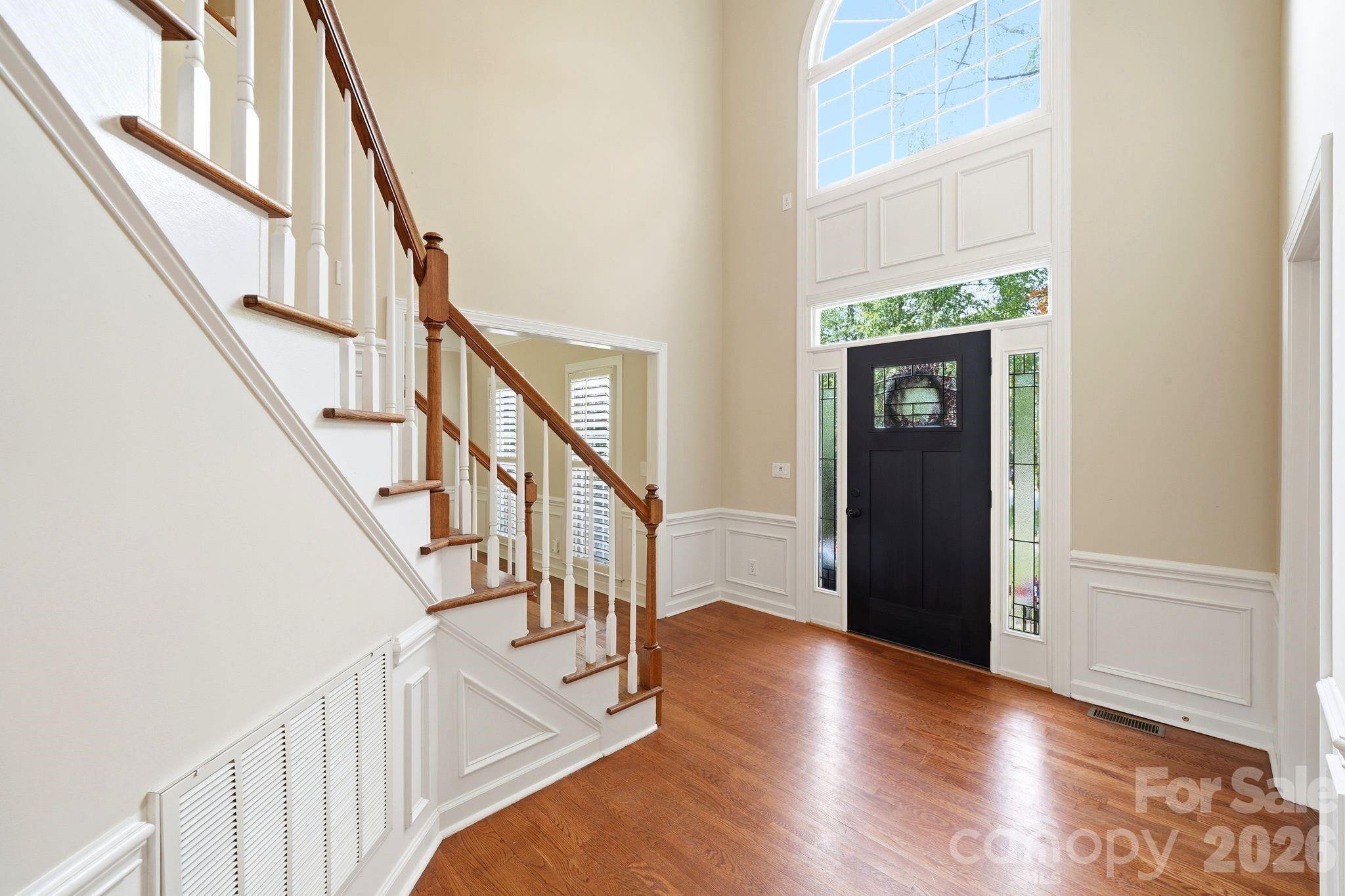 Home for sale at 6821 Hollow Oak Drive, Charlotte, NC — photo 5 of 38