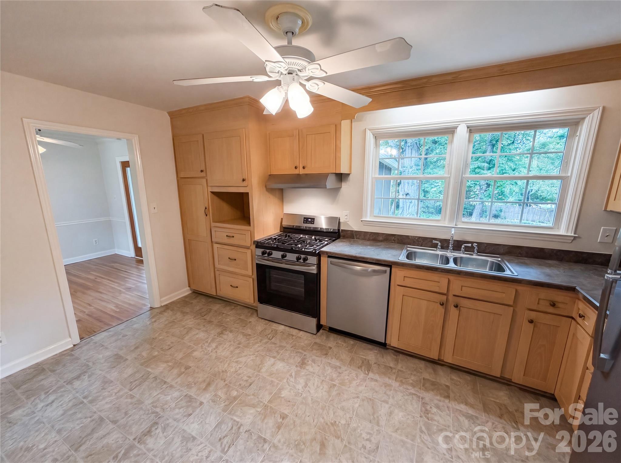 Home for sale at 5410 Sharon Road, Charlotte, NC — photo 10 of 19