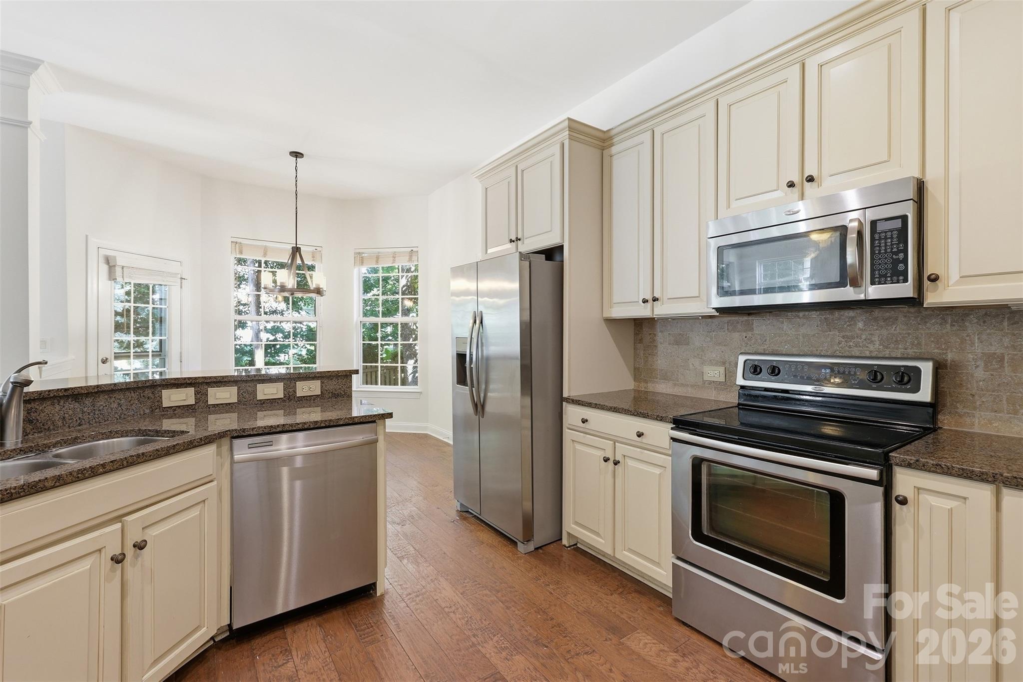 Home for sale at 6832 Charter Hills Road, Charlotte, NC — photo 5 of 28