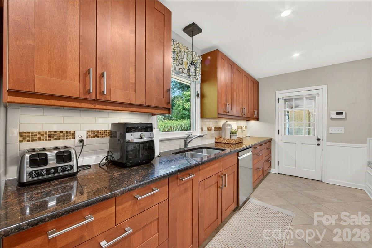 Photo 18 of 1128 Court Drive, Charlotte, NC