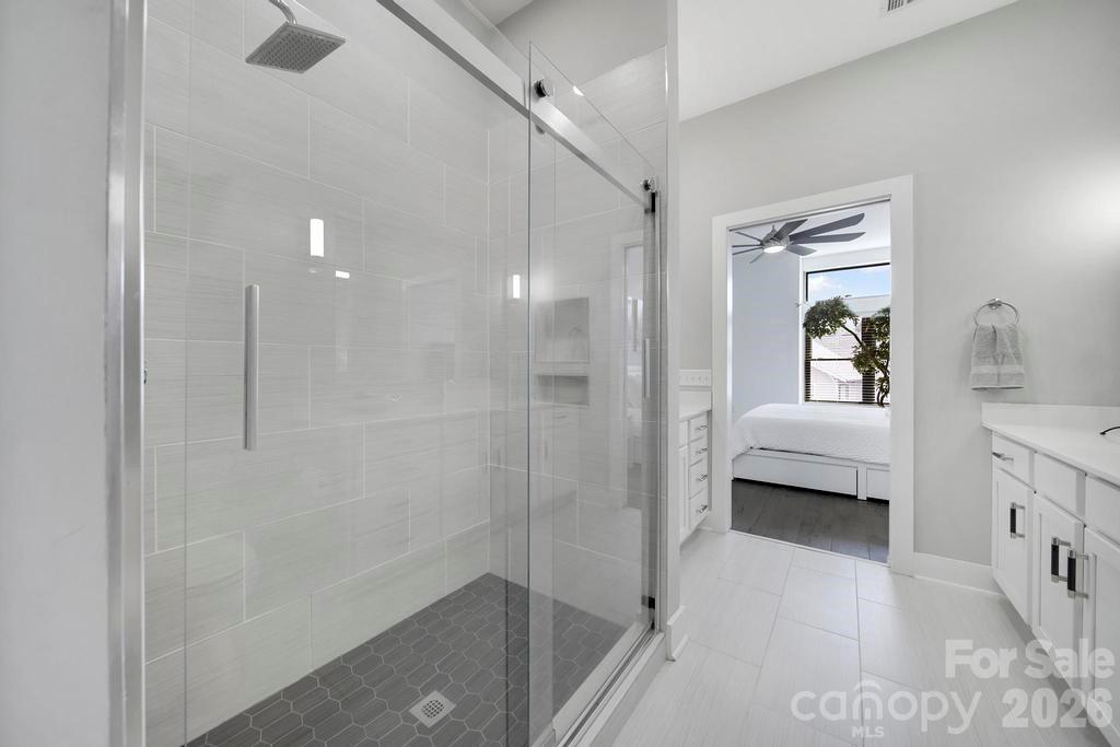 Photo 14 of 2401 Euclid Avenue301, Charlotte, NC