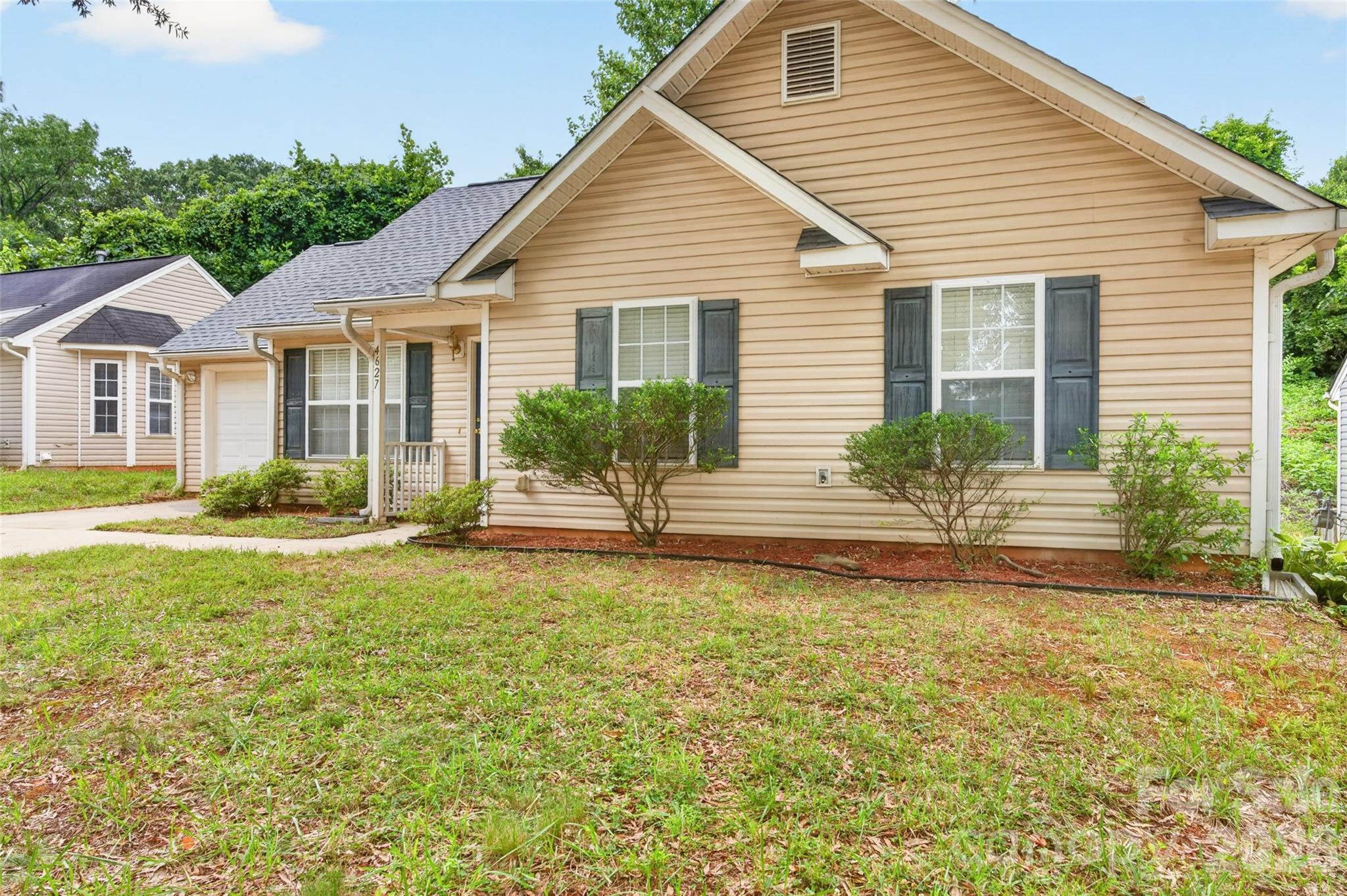Home for sale at 4627 Victory Lane, Charlotte, NC — photo 4 of 39