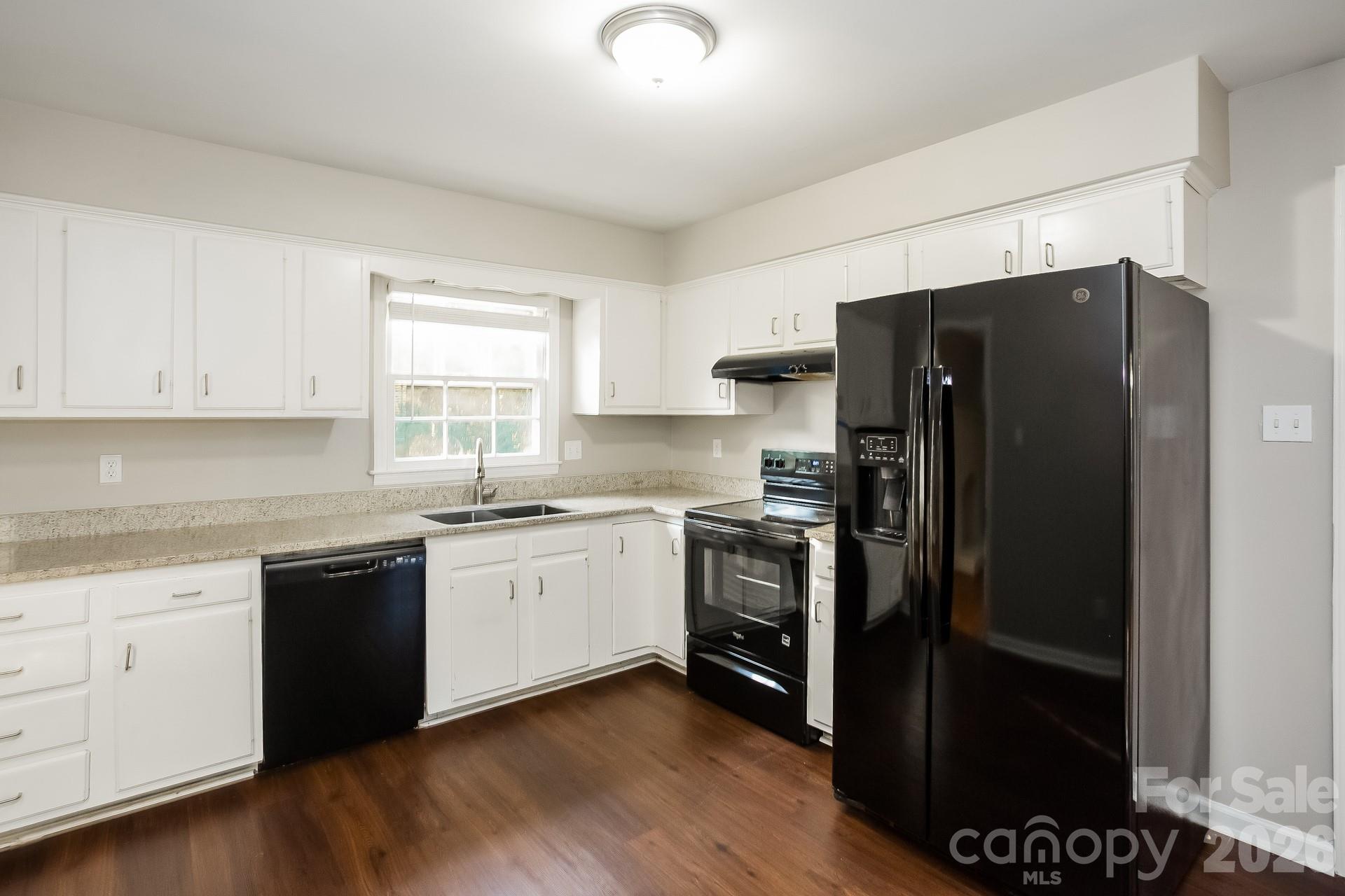 7114 Fox Hunt Road, Charlotte, NC - photo 7 of 22