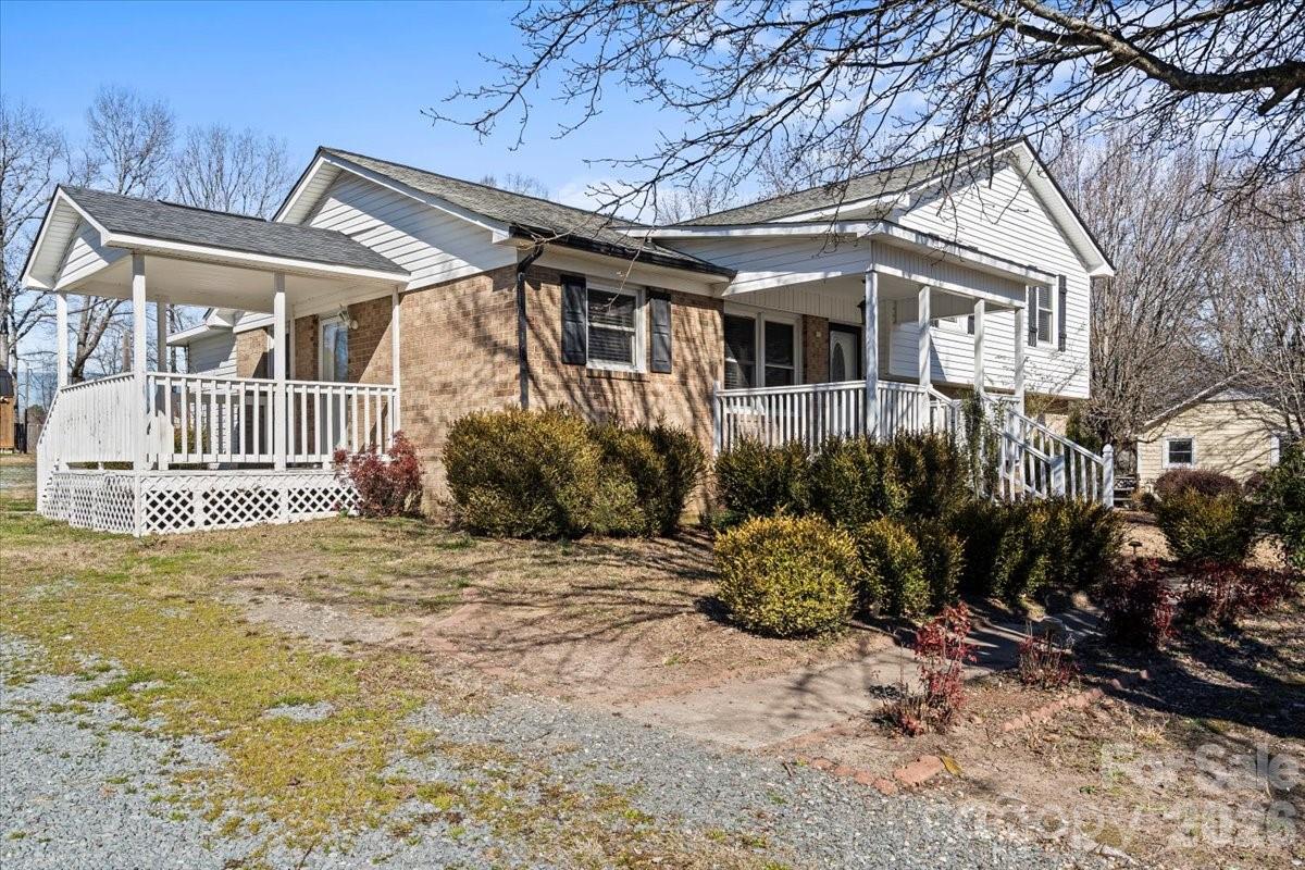 Photo 3 of 309 catawba Circle, Matthews, NC