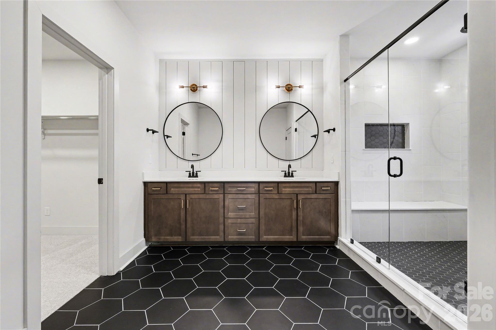 Photo 4 of 2412 Crestview Drive, Charlotte, NC