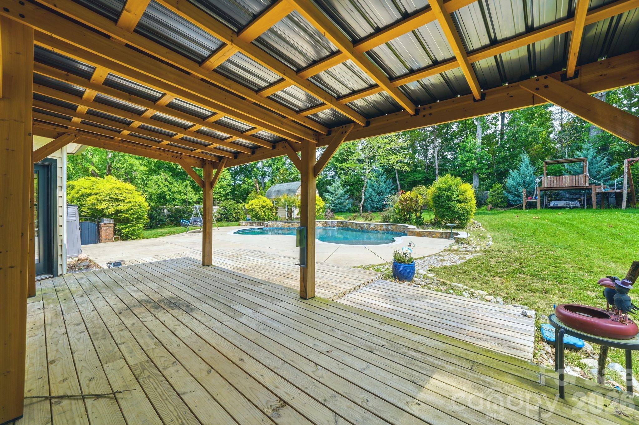 Home for sale at 6821 Hollow Oak Drive, Charlotte, NC — photo 33 of 38