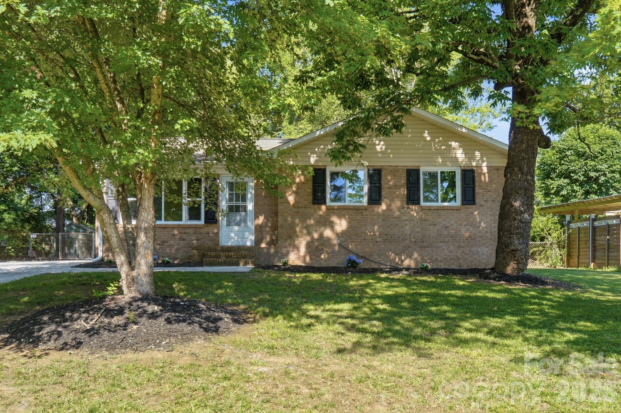 Photo 3 of 9828 Starwood Drive, Charlotte, NC
