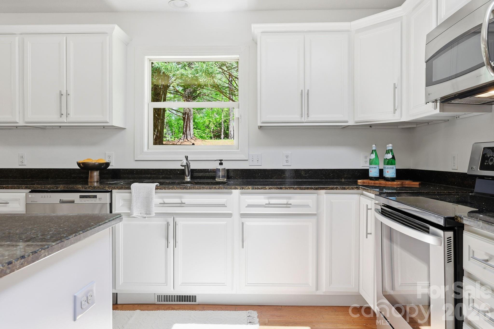 306 Woodview Court, Fletcher, NC - photo 10 of 43