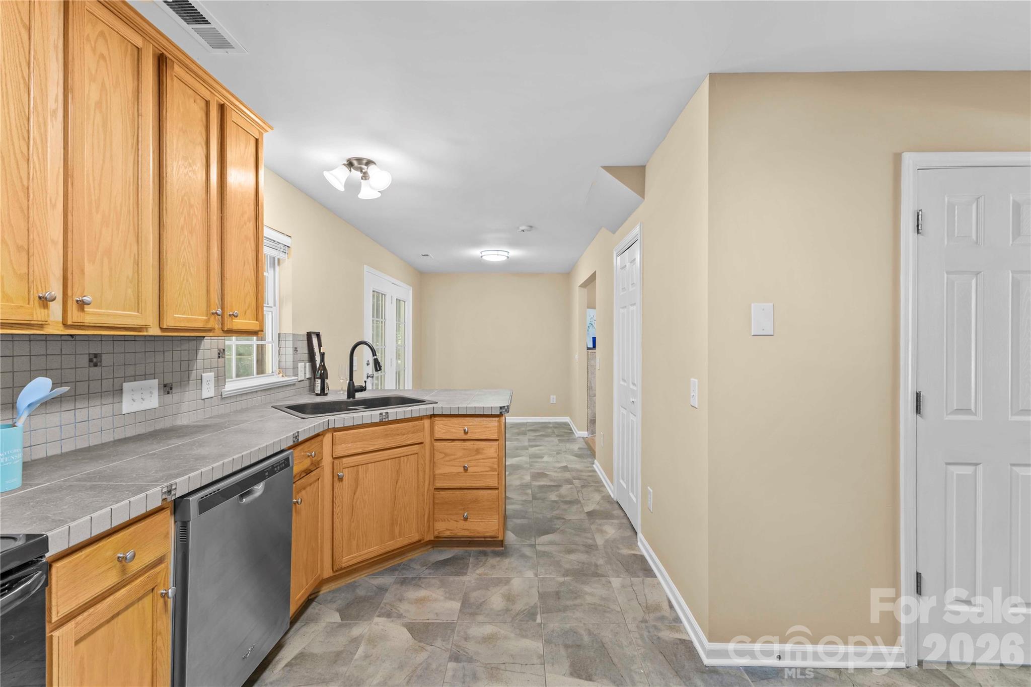 8119 Poplar Grove Circle, Waxhaw, NC - photo 15 of 49