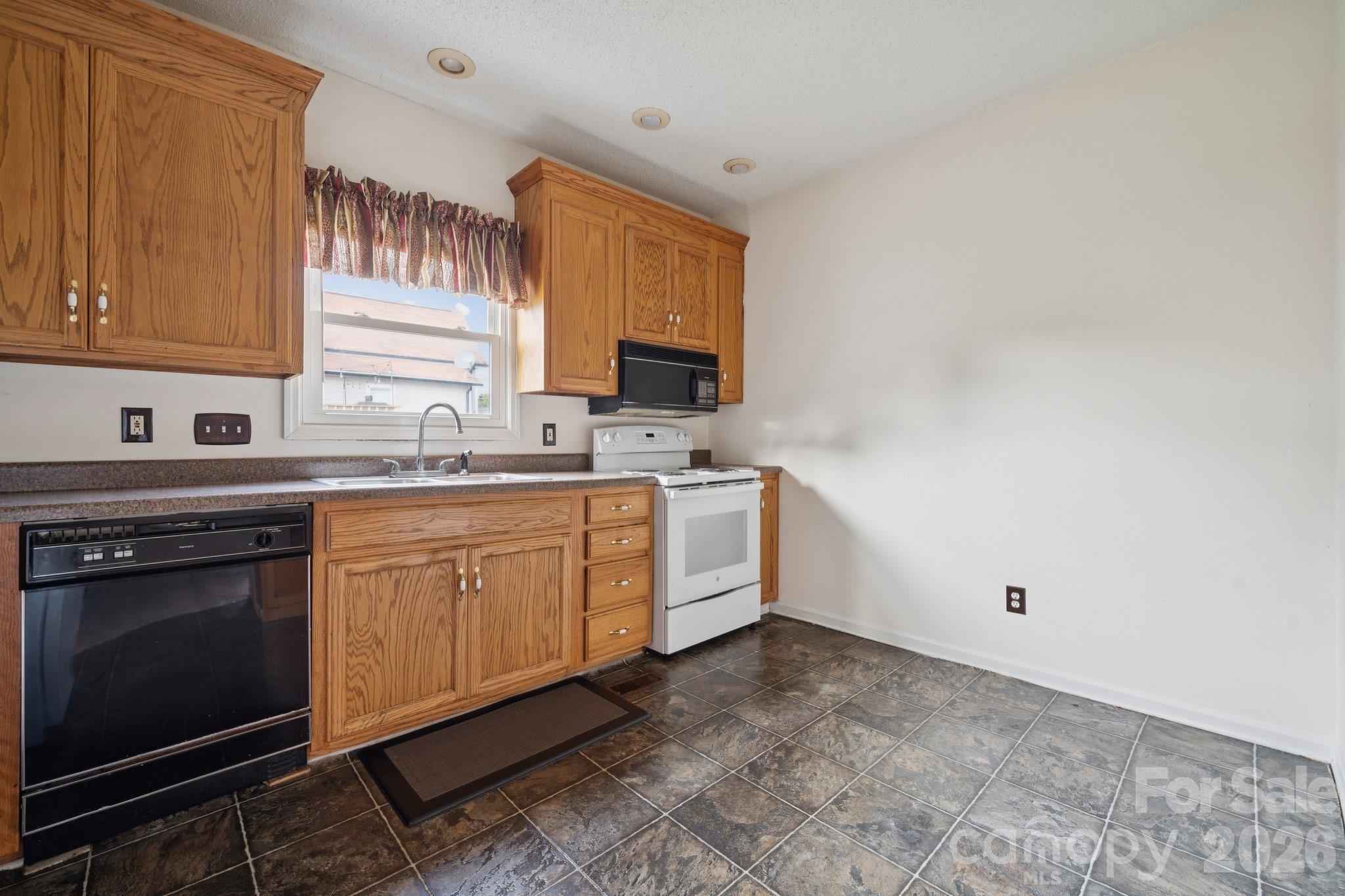 411 S Central Avenue, Landis, NC - photo 8 of 27