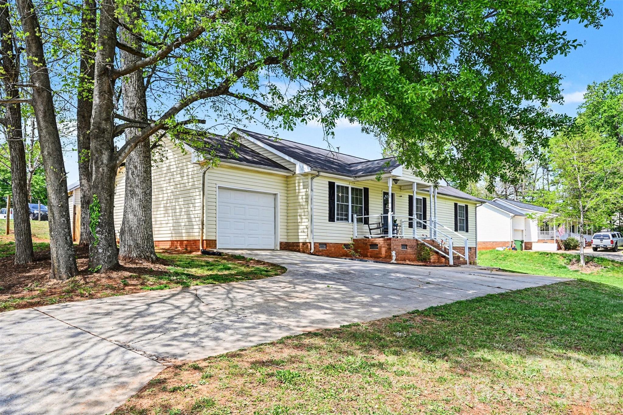353 Woodlawn Avenue, Mount Holly, NC - photo 3 of 29