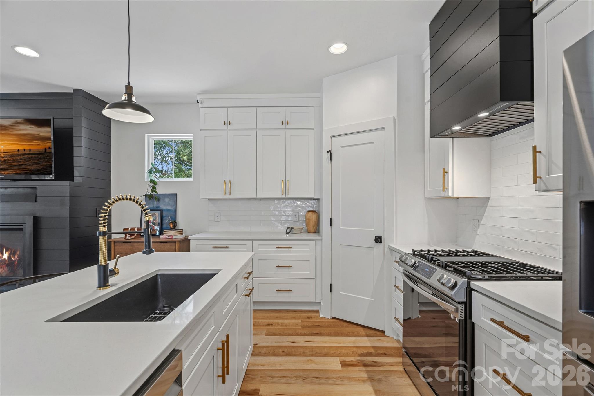 Photo 8 of 1642 Longfellow Street, Charlotte, NC