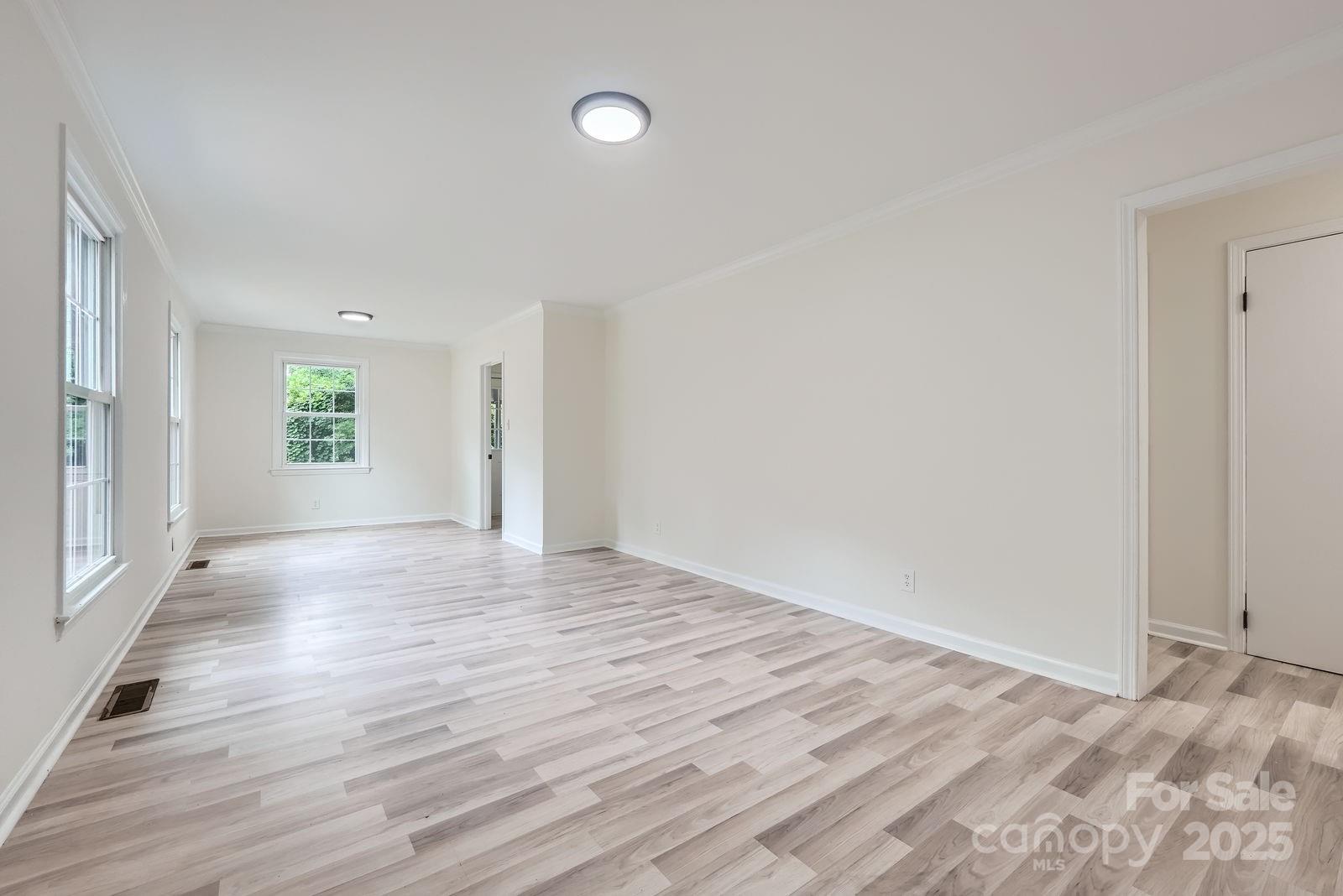 1224 E Woodlawn Road, Charlotte, NC - photo 4 of 48
