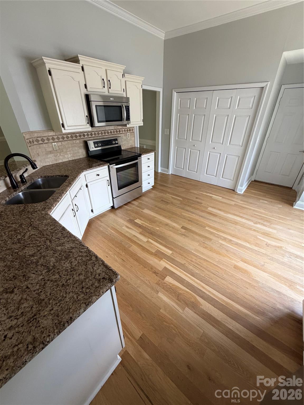 Photo 3 of 12207 Landing Green Drive, Charlotte, NC
