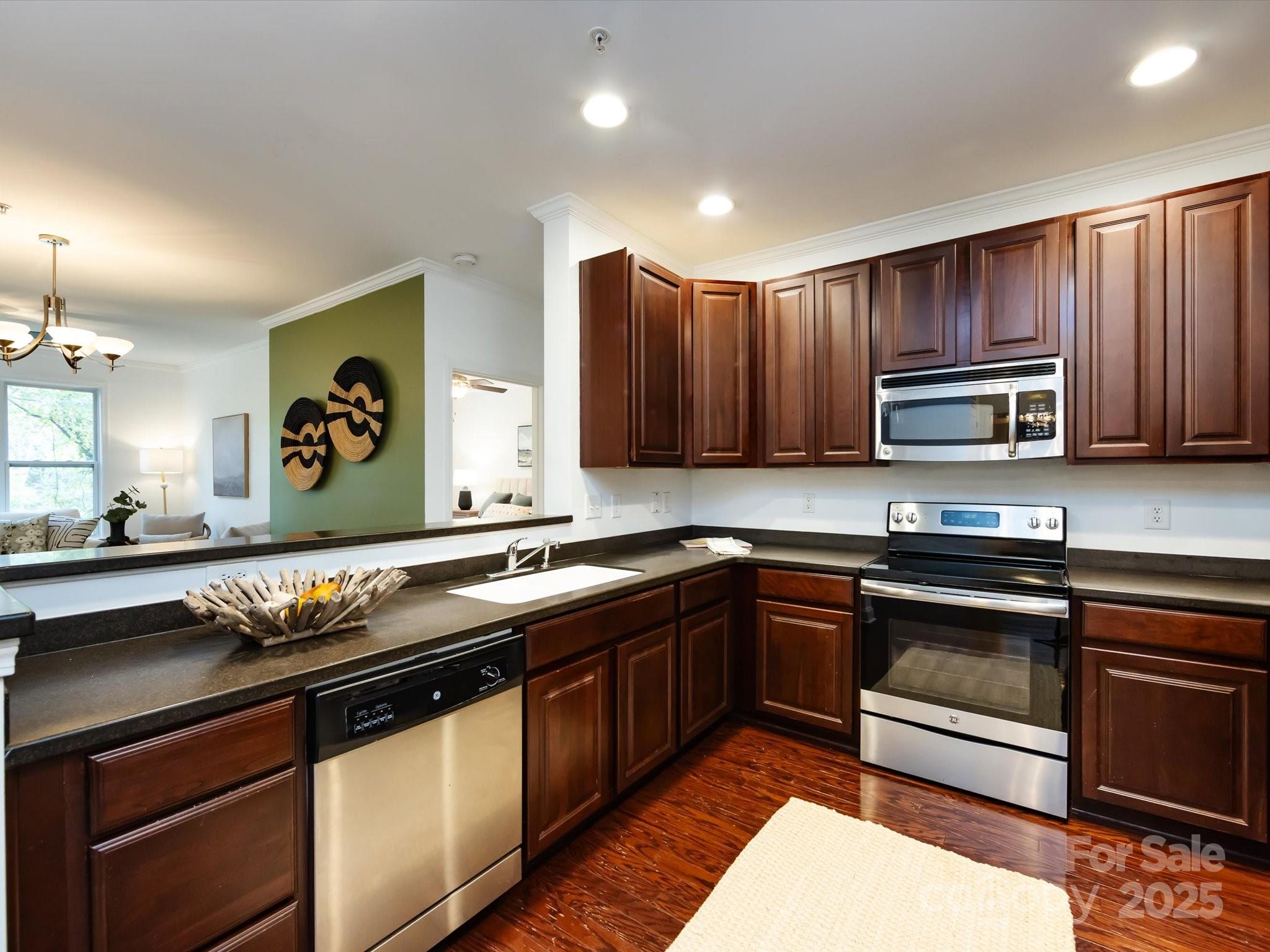 Photo 5 of 1000 E Woodlawn Road216, Charlotte, NC