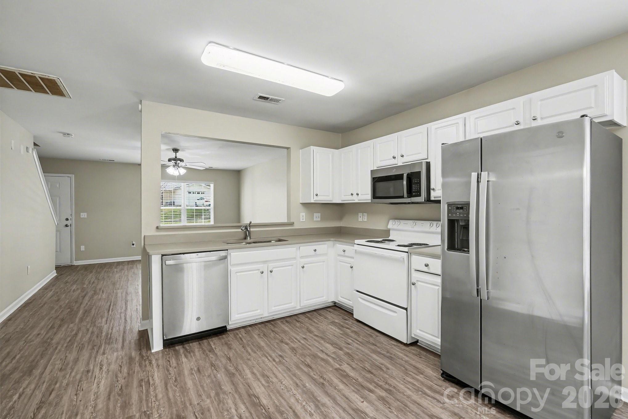 Photo 8 of 911 Valley Ridge Road, Charlotte, NC
