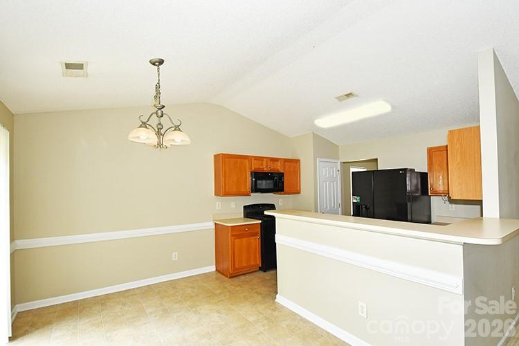 Photo 5 of 6710 Goldenwillow Drive, Charlotte, NC