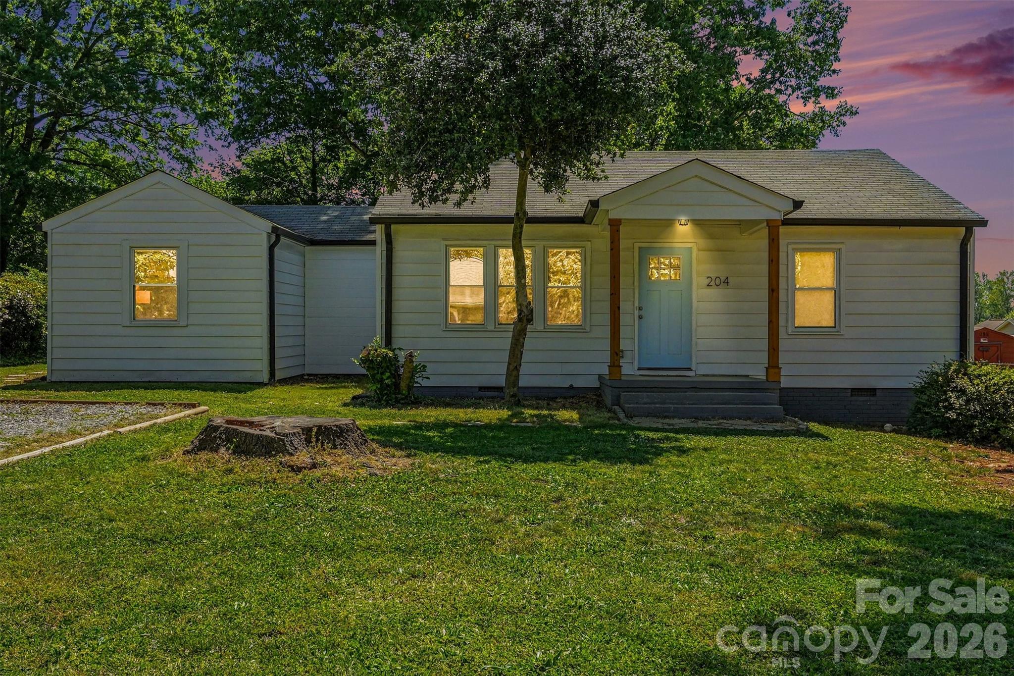204 N Oak Street, Lowell, NC - photo 2 of 22