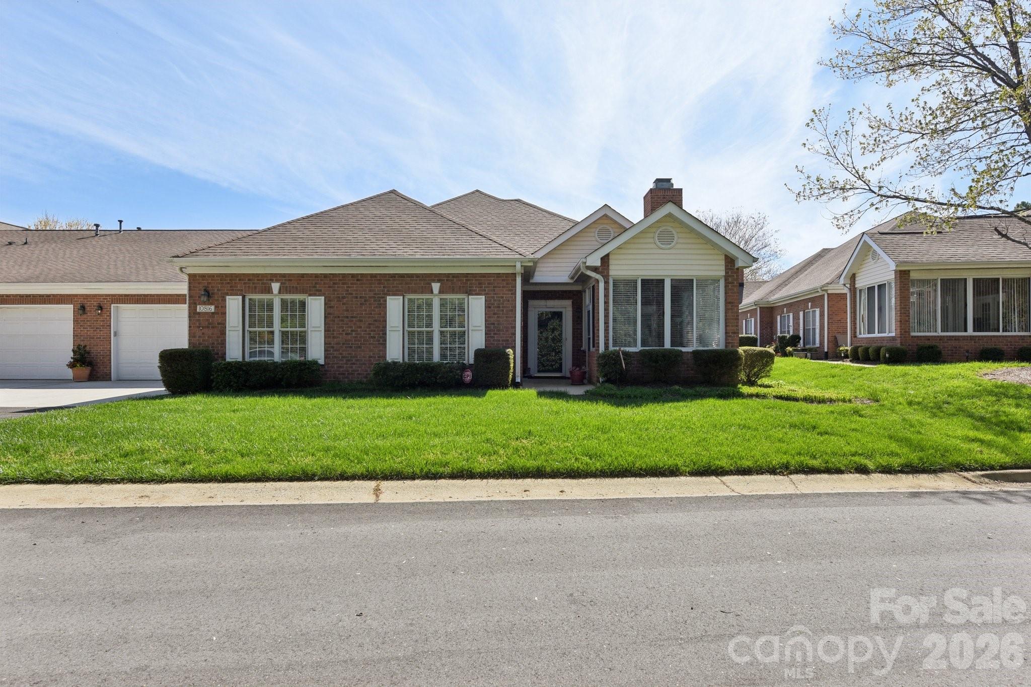 Photo 3 of 10816 Willow Crossing Drive, Charlotte, NC