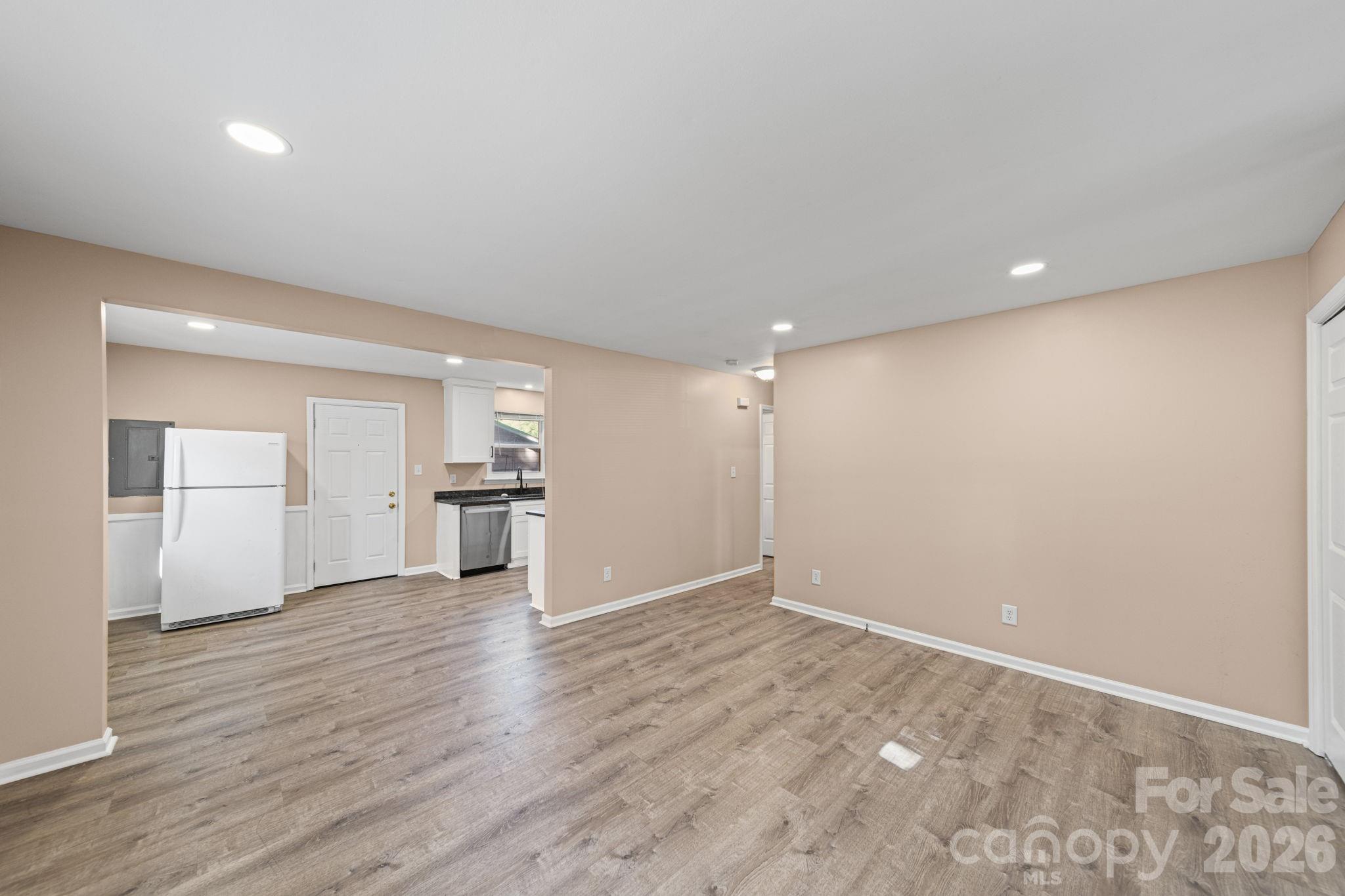 Photo 11 of 5045 Curtiswood Drive, Charlotte, NC