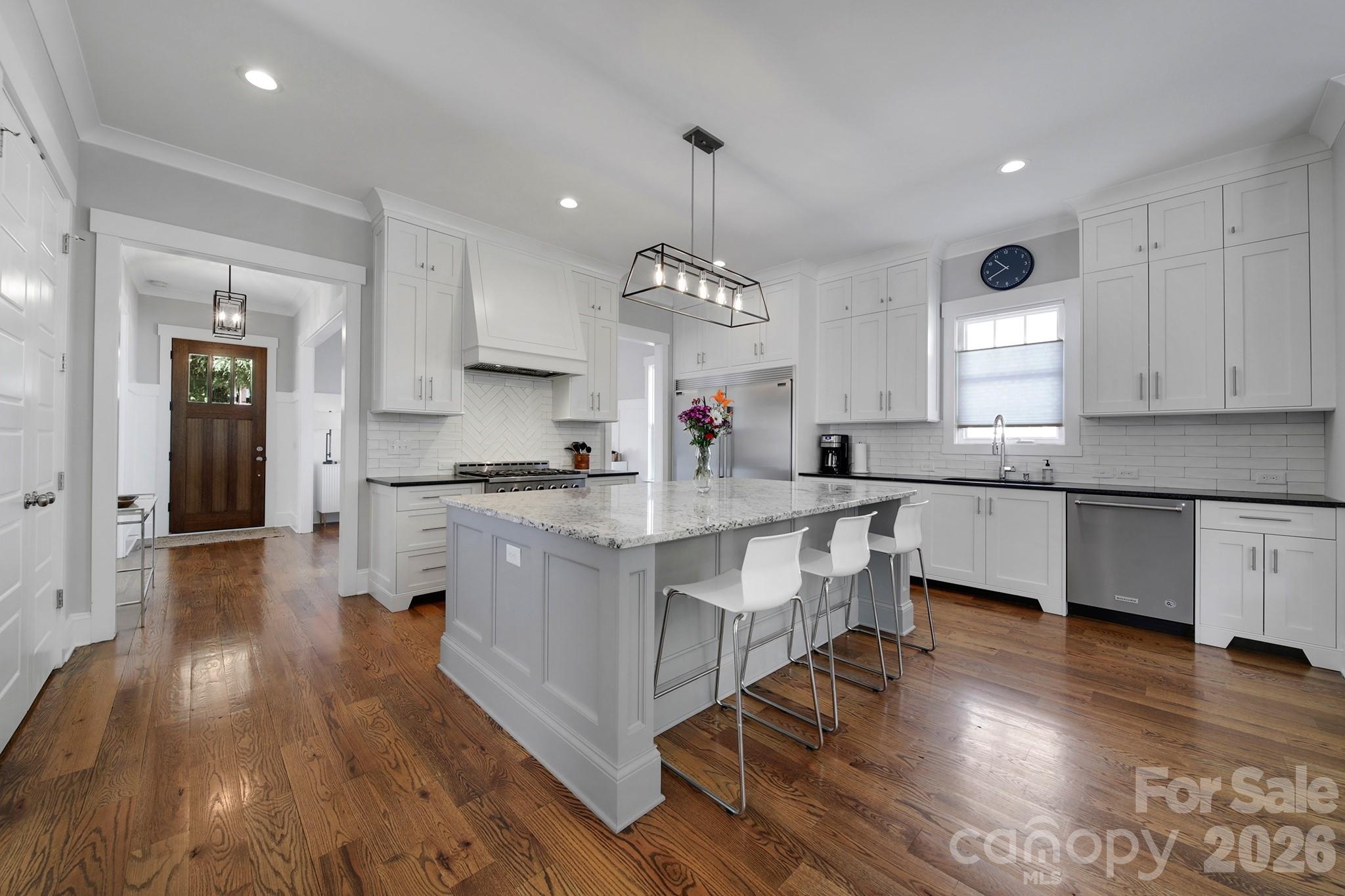 Home for sale at 3015 Commonwealth Avenue, Charlotte, NC — photo 7 of 33