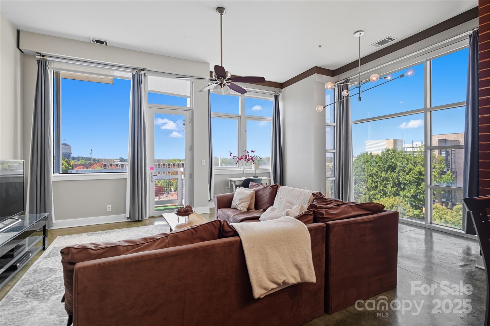 Photo 3 of 710 W Trade Street701, Charlotte, NC