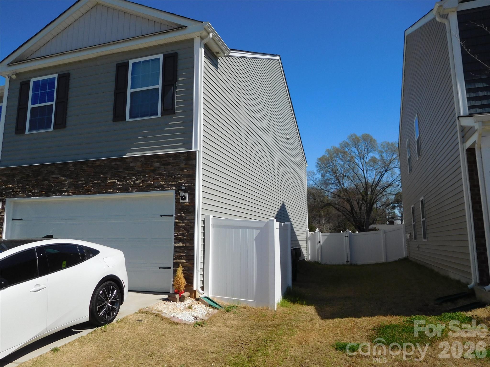 Photo 2 of 8112 Clairwood Drive, Charlotte, NC