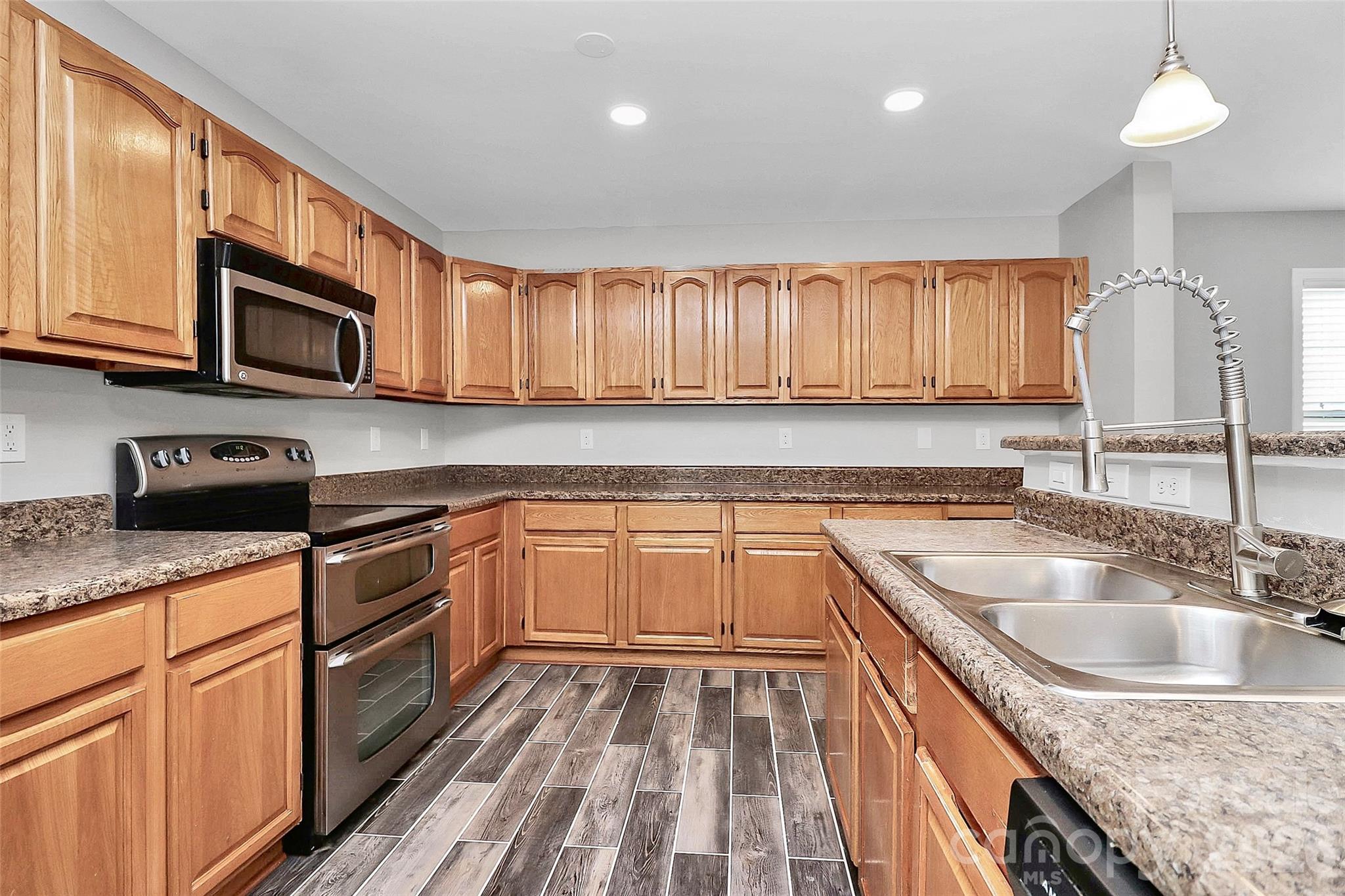 Photo 15 of 15705 Lakepoint Forest Drive, Charlotte, NC