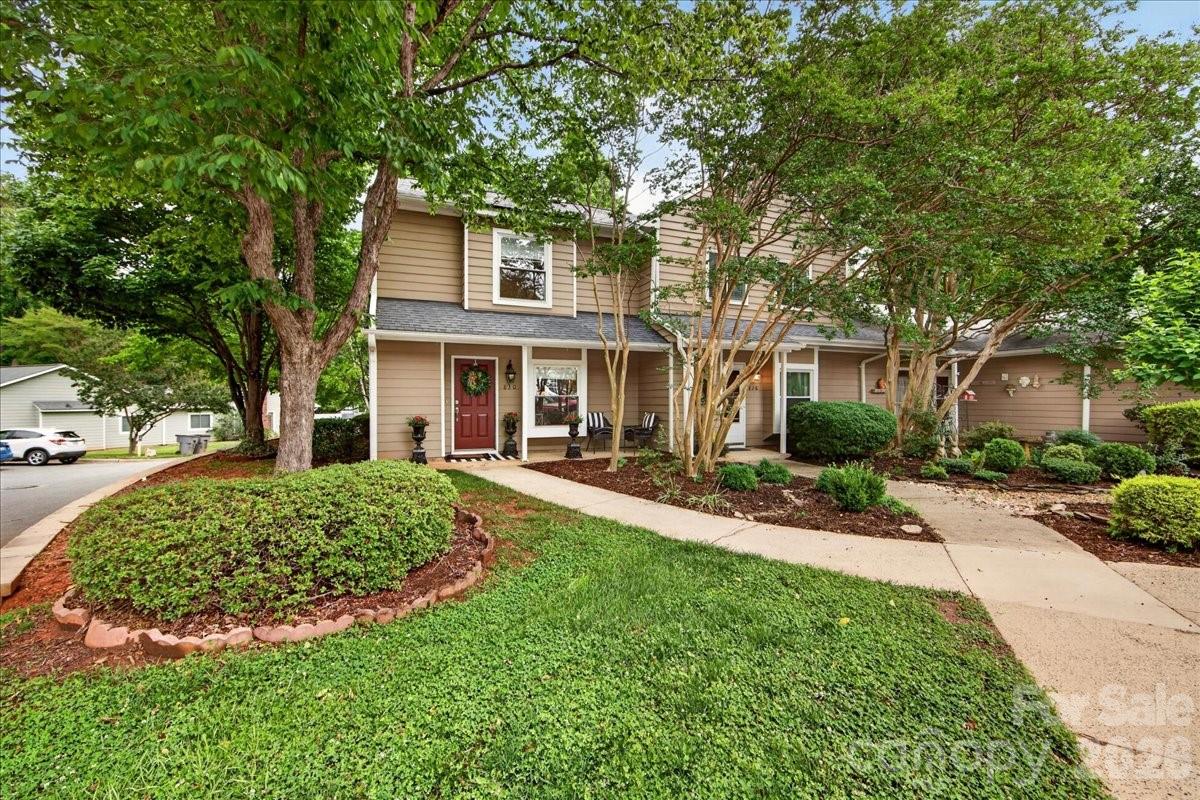 Home for sale at 830 Sardis Cove Drive, Charlotte, NC — photo 1 of 41