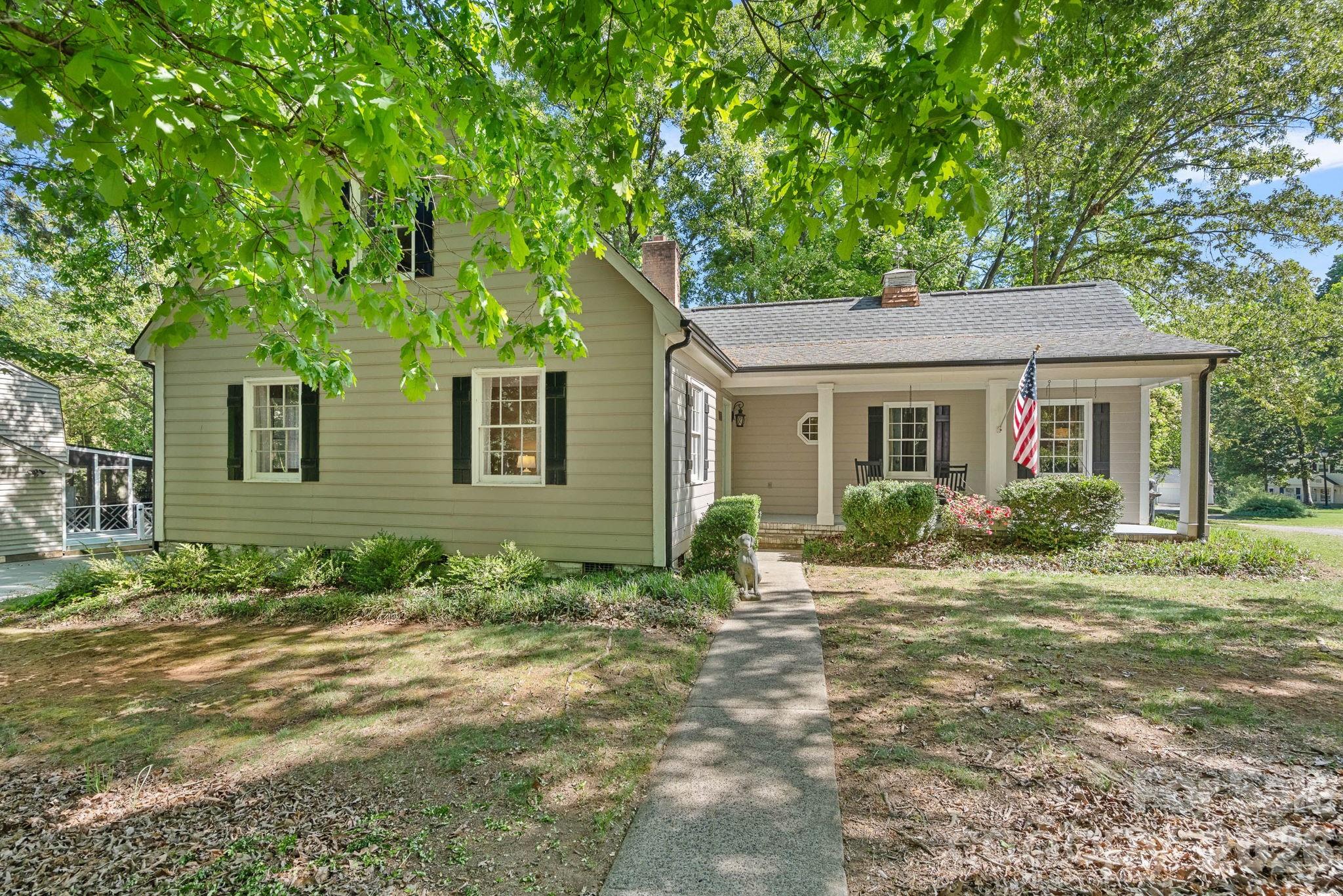 817 Bent Wood Court, Matthews, NC