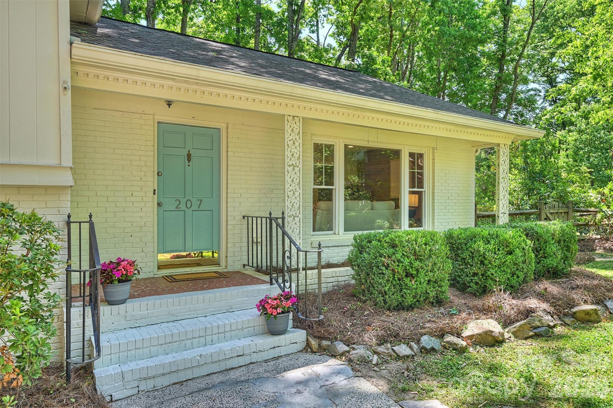 Photo 2 of 207 Byswick Place, Charlotte, NC