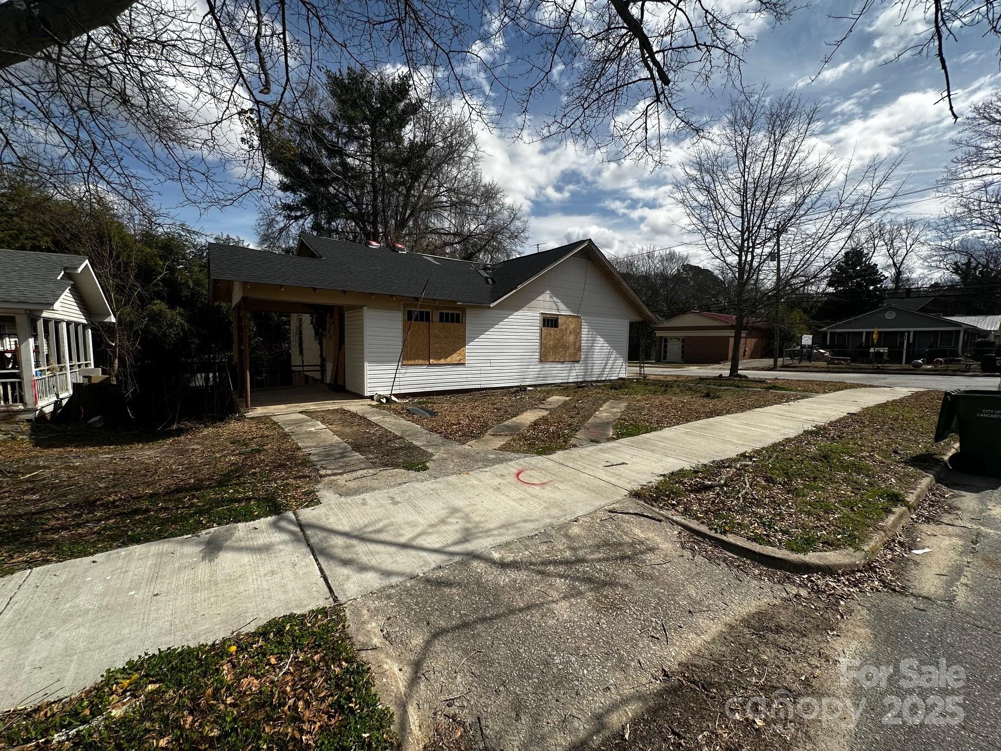 Photo 2 of 306 E Arch Street, Lancaster, SC