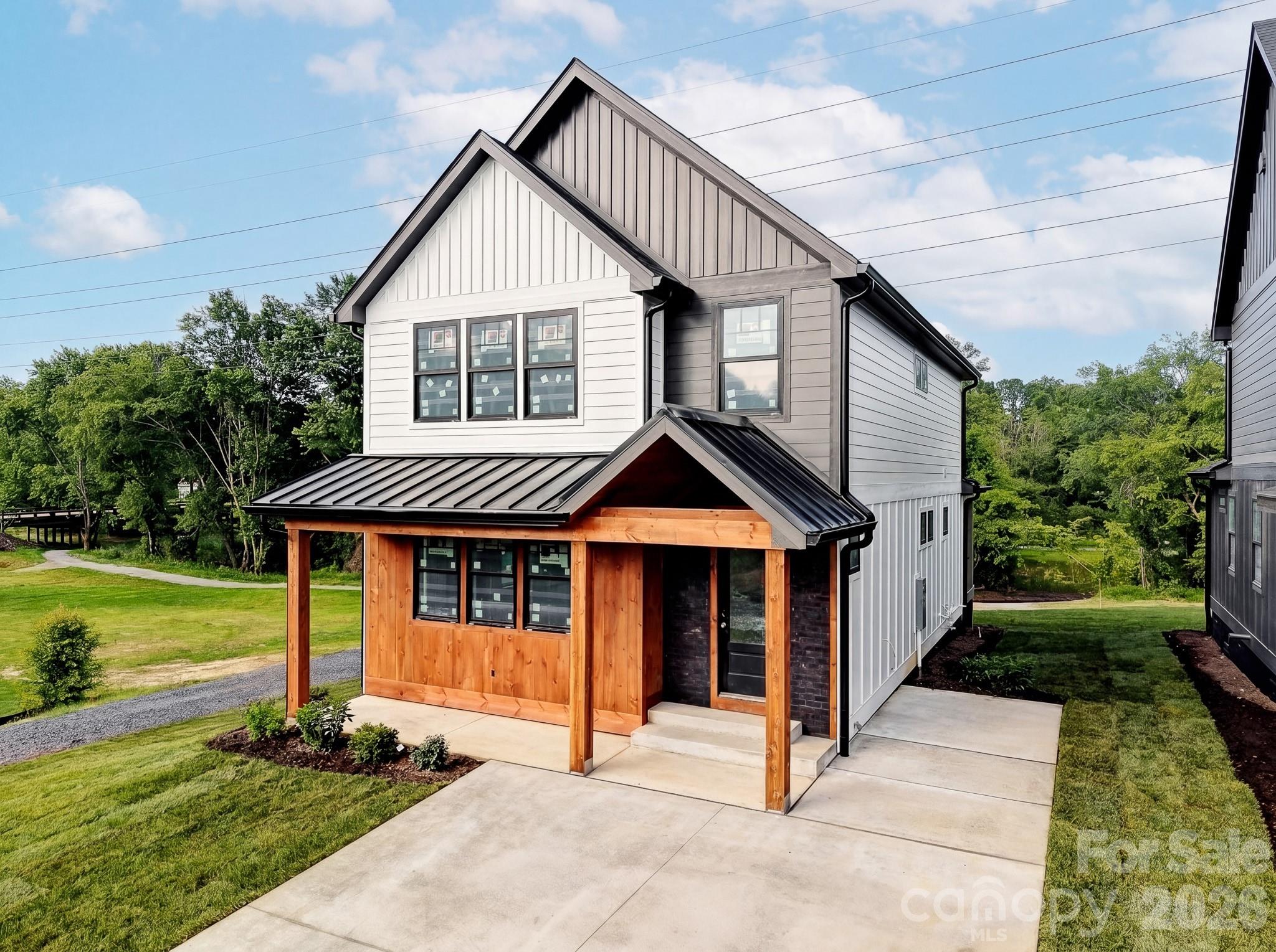 18 S Martha Kate Drive, Hendersonville, NC