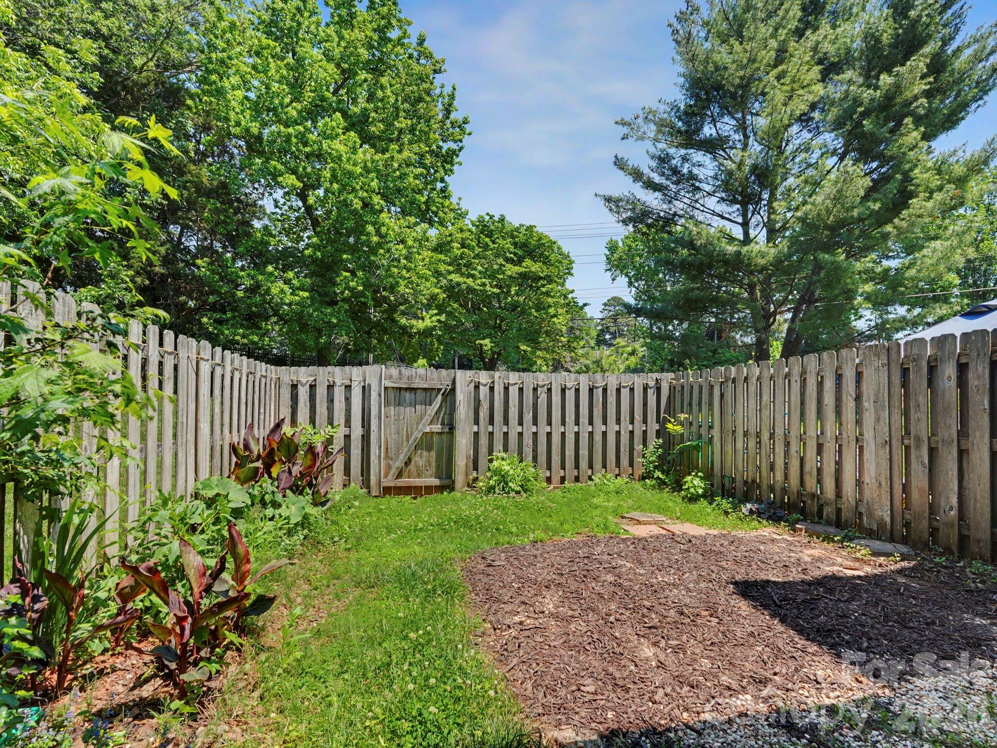 Photo 3 of 9416 Lexington Circle, Charlotte, NC