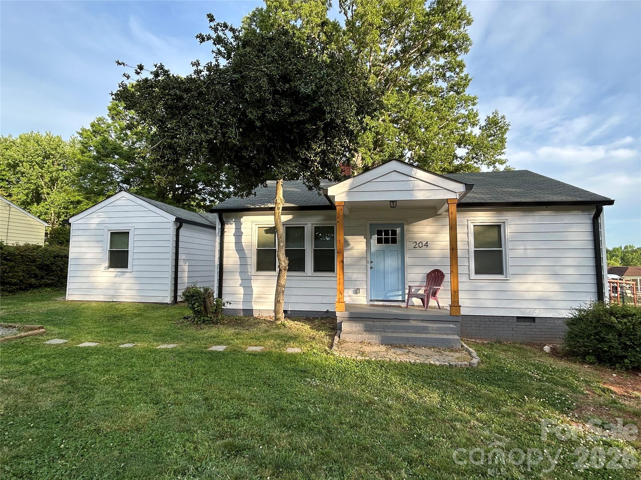 204 N Oak Street, Lowell, NC - photo 3 of 22