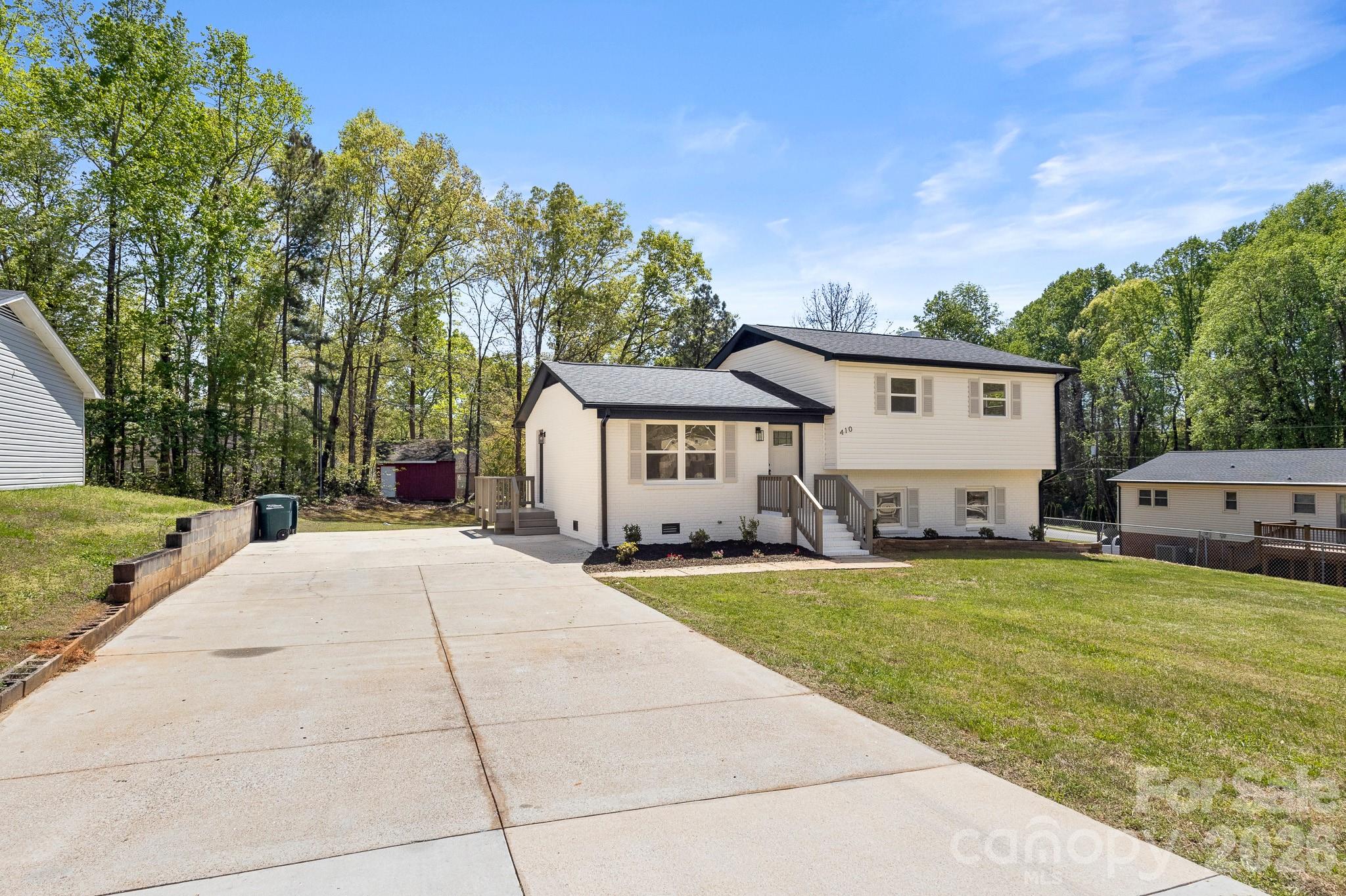 Photo 2 of 410 York Road45, Troutman, NC