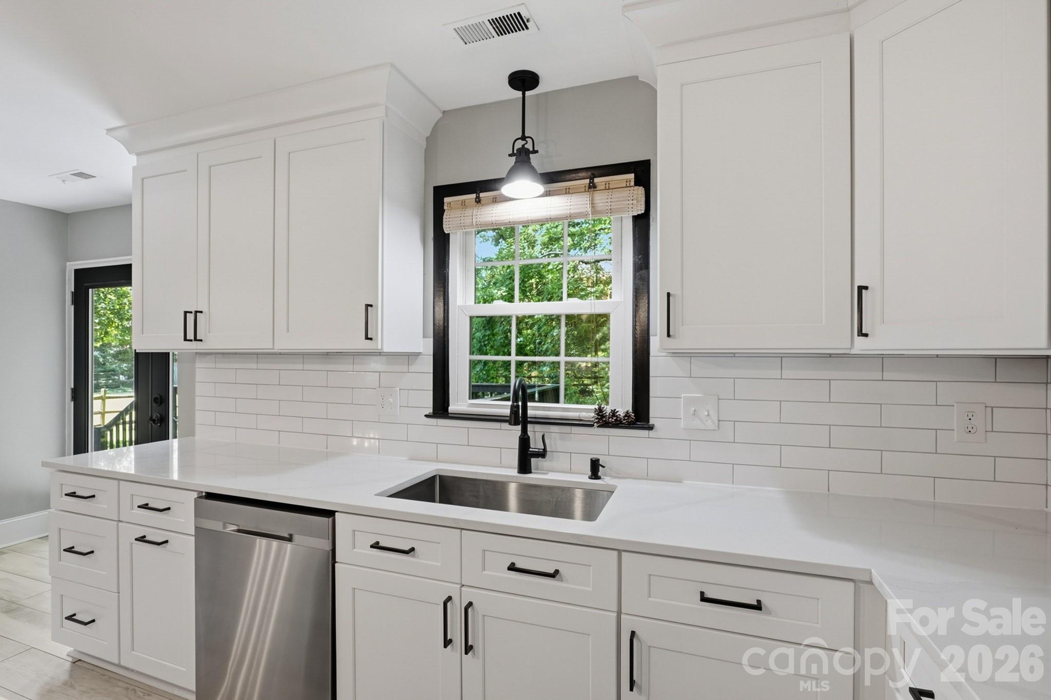Photo 13 of 9918 Ridgemore Drive, Charlotte, NC