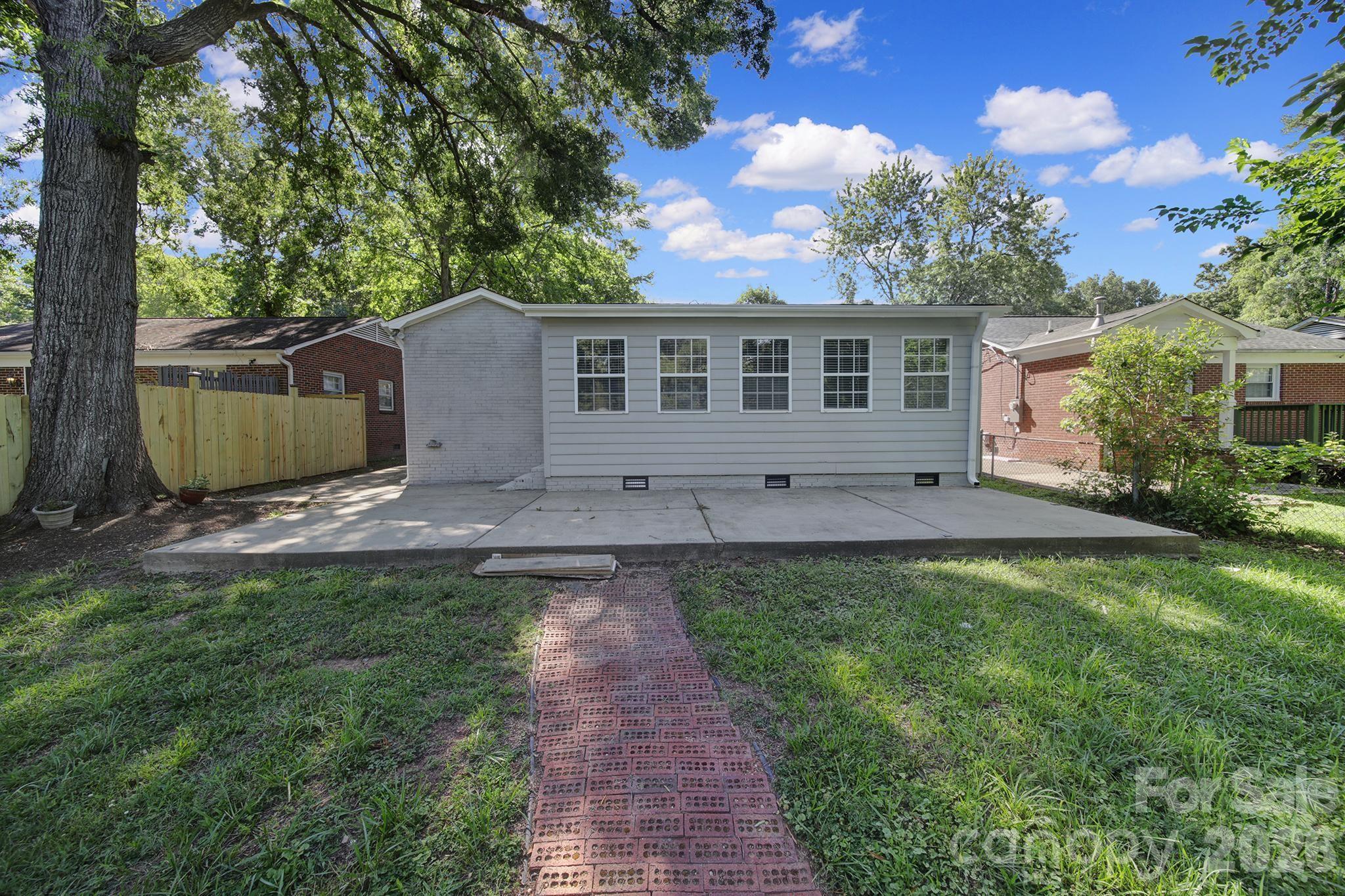 Home for sale at 1801 Dallas Avenue, Charlotte, NC — photo 12 of 34