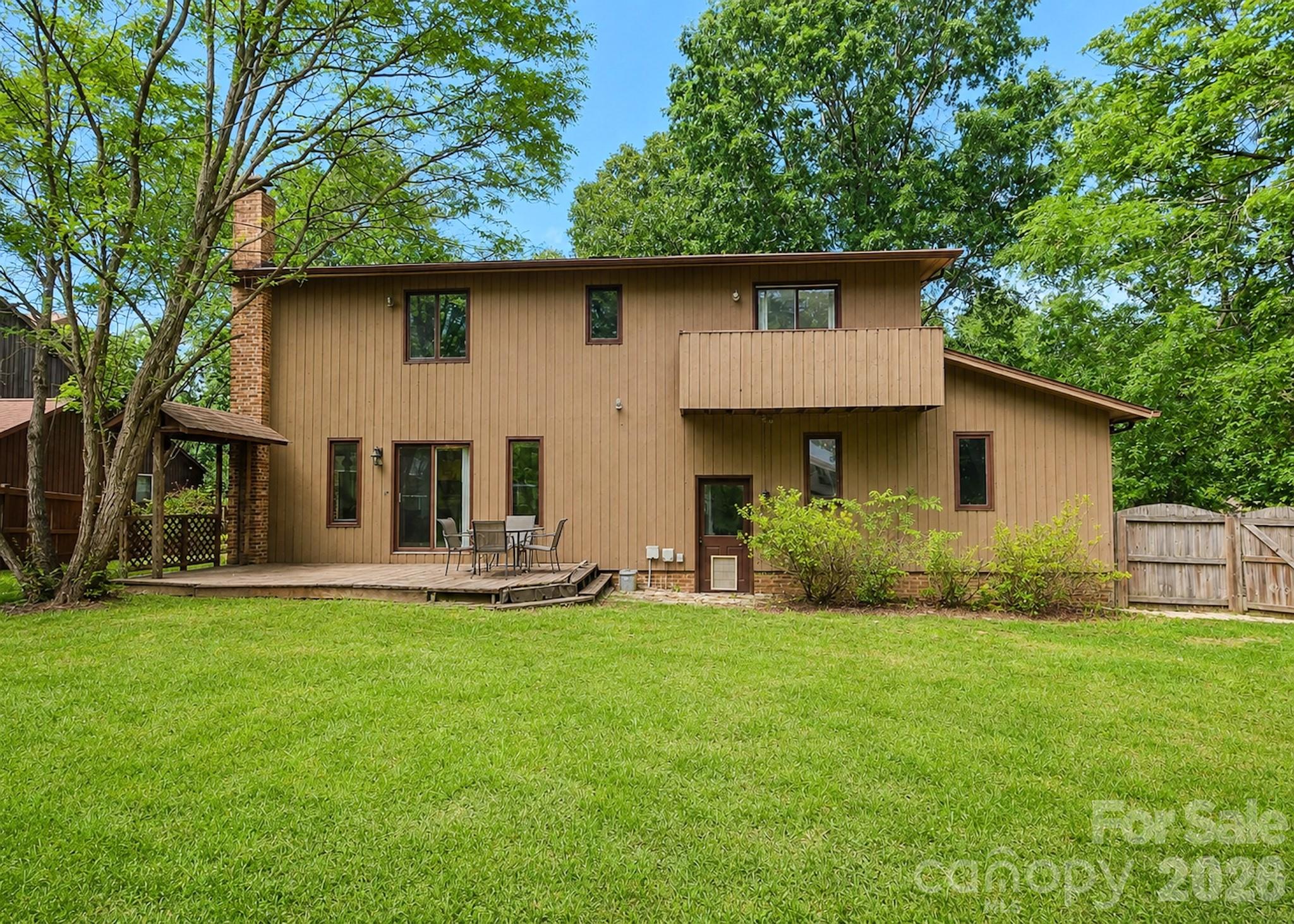 Exterior of 7040 Summer Place, Charlotte, NC