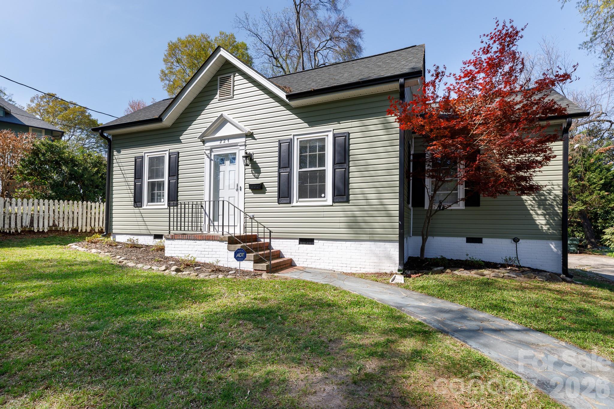 224 W 4th Avenue, Gastonia, NC - photo 3 of 33
