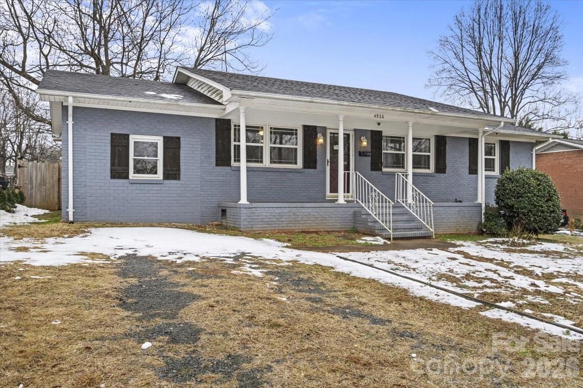 Photo 3 of 4930 Crestmont Drive, Charlotte, NC