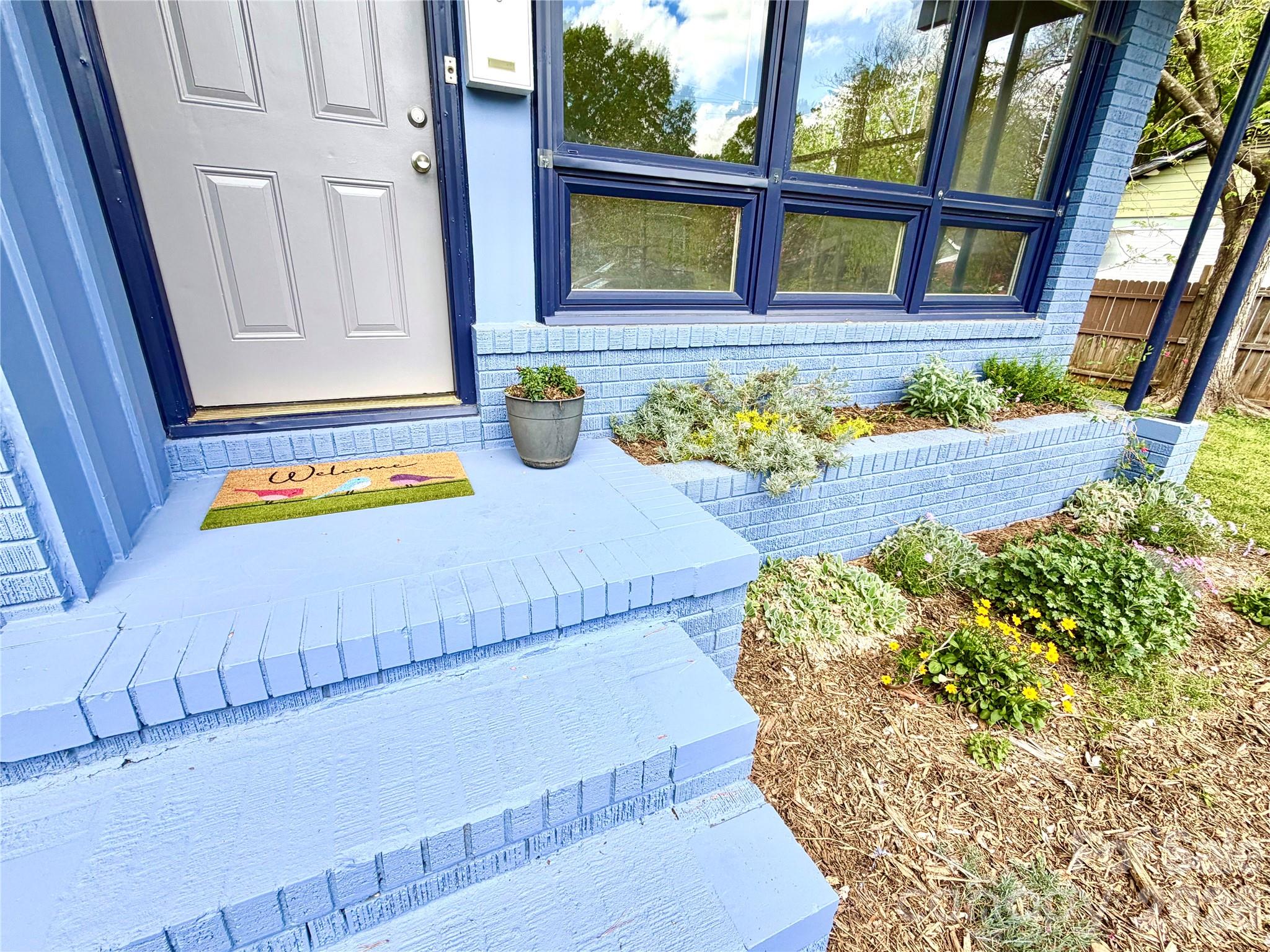 Photo 3 of 1511 Briarfield Drive, Charlotte, NC