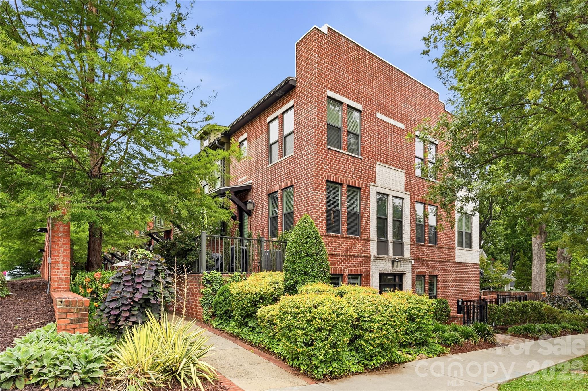 Home for sale at 1636 Kenilworth Avenue, Charlotte, NC — photo 1 of 24