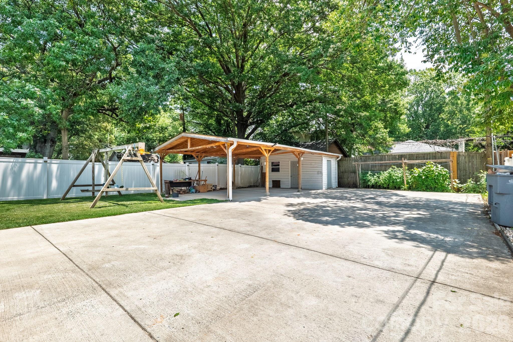 Home for sale at 2113 Scott Avenue, Charlotte, NC — photo 6 of 37