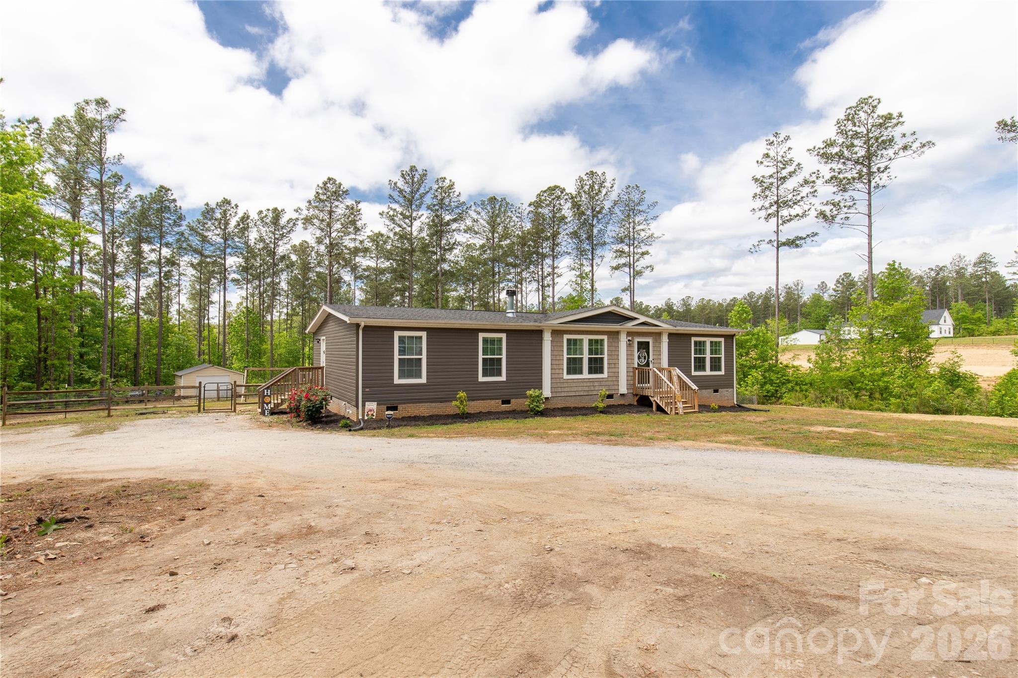 412 Mullinax Circle, Blacksburg, SC - photo 2 of 39