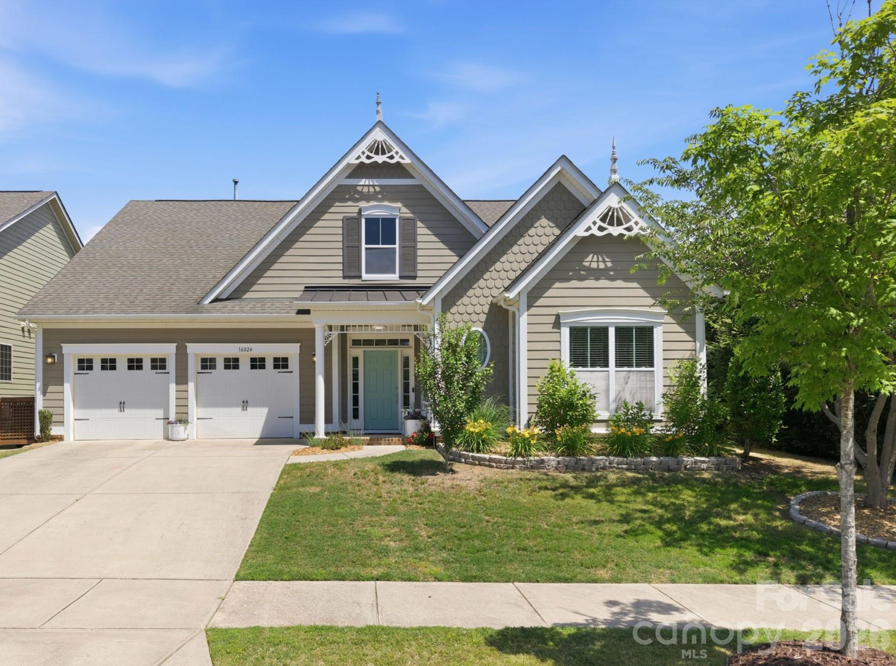 Photo 2 of 16024 Oxford Glenn Drive, Huntersville, NC